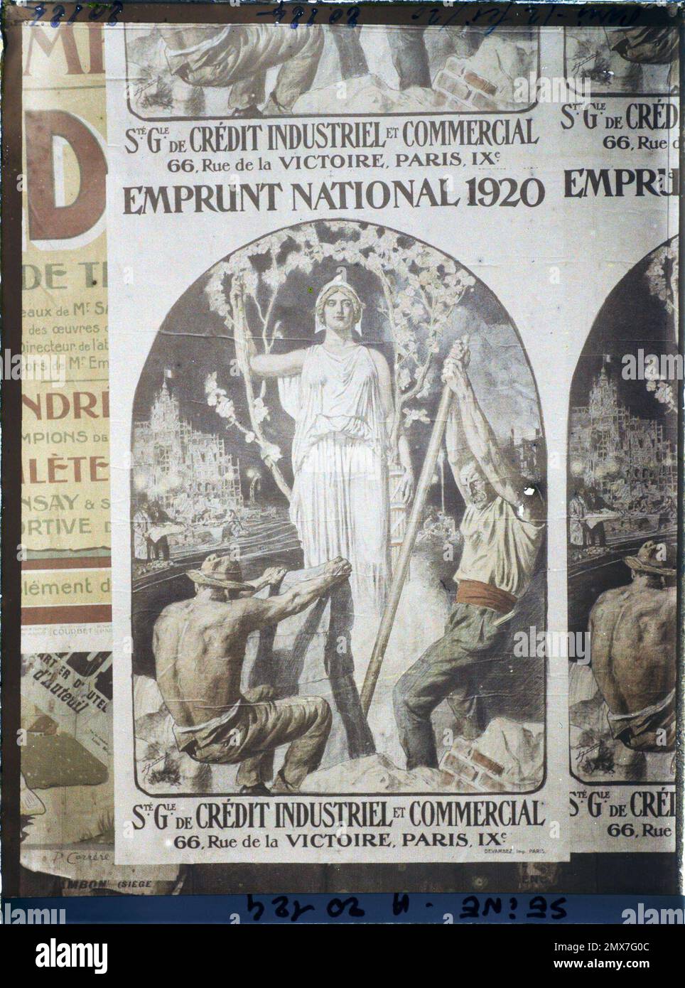Paris, France displays the national loan of 1920, Société Générale de ...