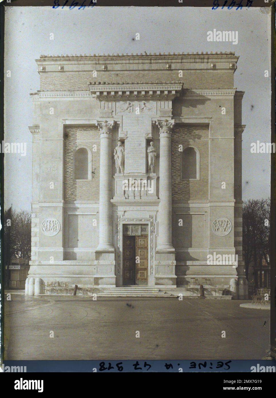 Statue sculpture bas relief column decorative arts architectural hi-res ...