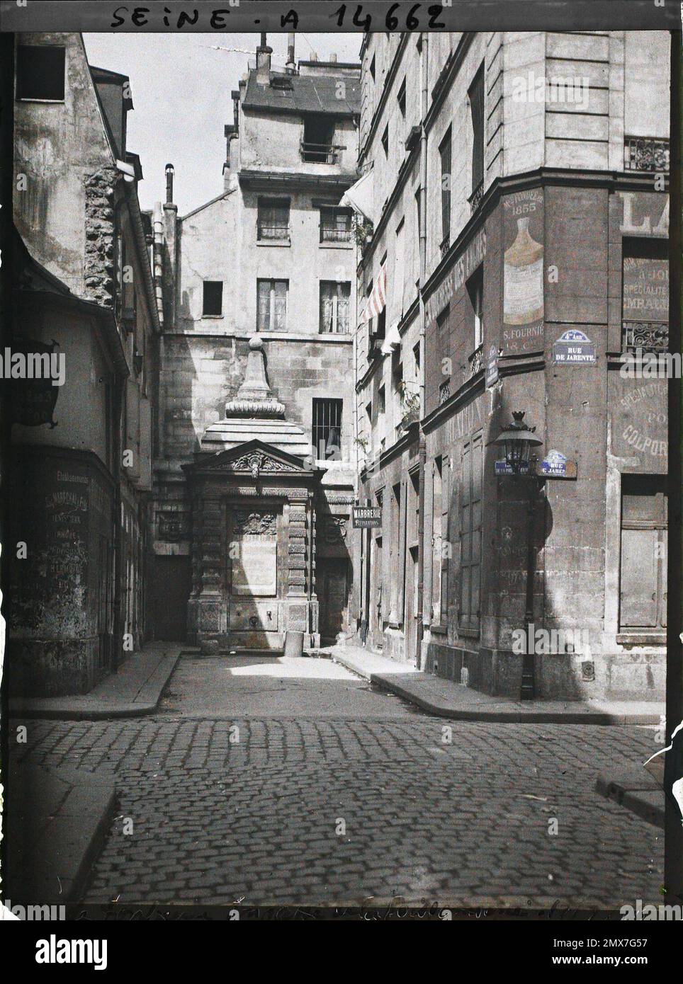 Paris (4th arr.), France Fontaine in the impasse de la Poissonnière ...