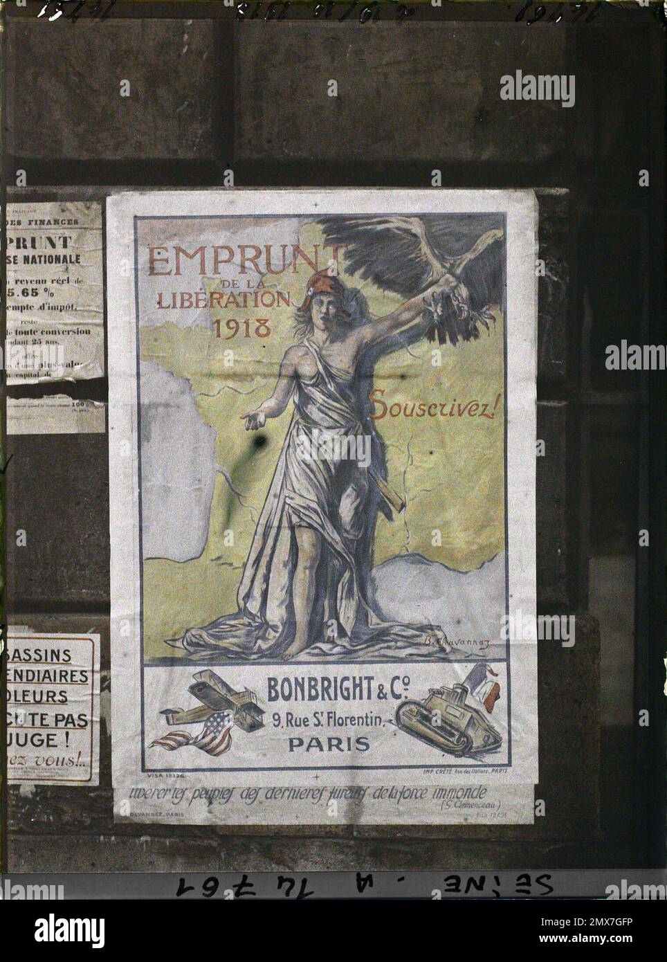 Paris, France displays national loan, Bonbright & C ° Stock Photo - Alamy