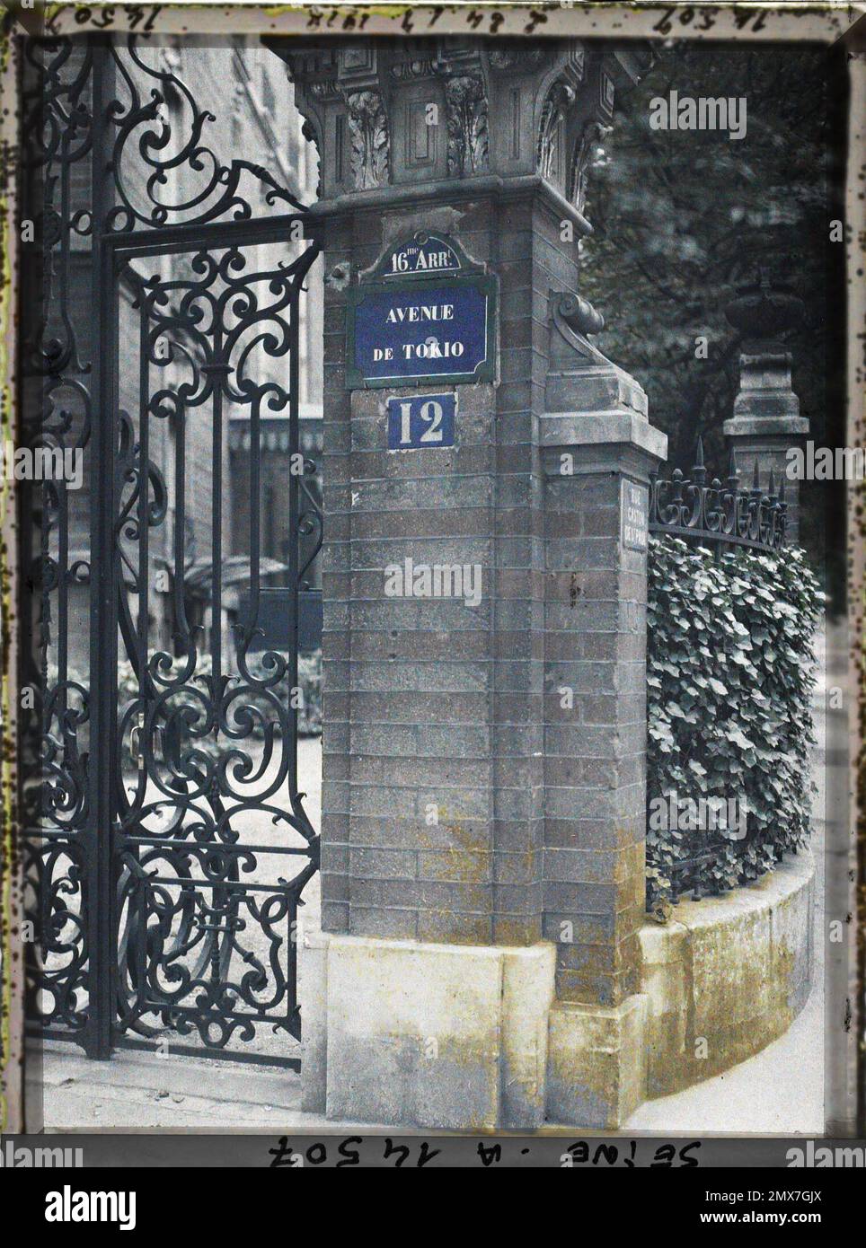 Paris (16th arr.), France Plaque "avenue de Tokio Stock Photo - Alamy
