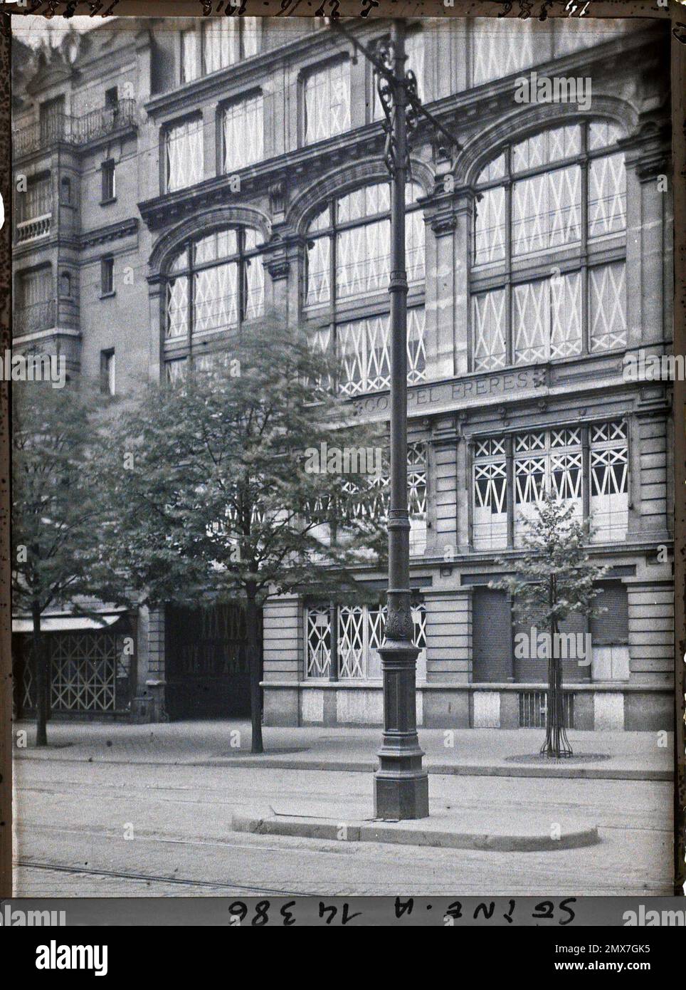 Store avenue de la république hi-res stock photography and images - Alamy