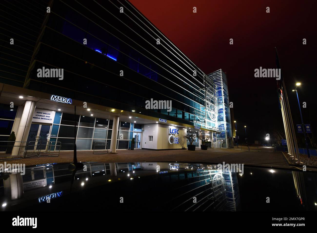 King power stadium pitch hi-res stock photography and images - Alamy