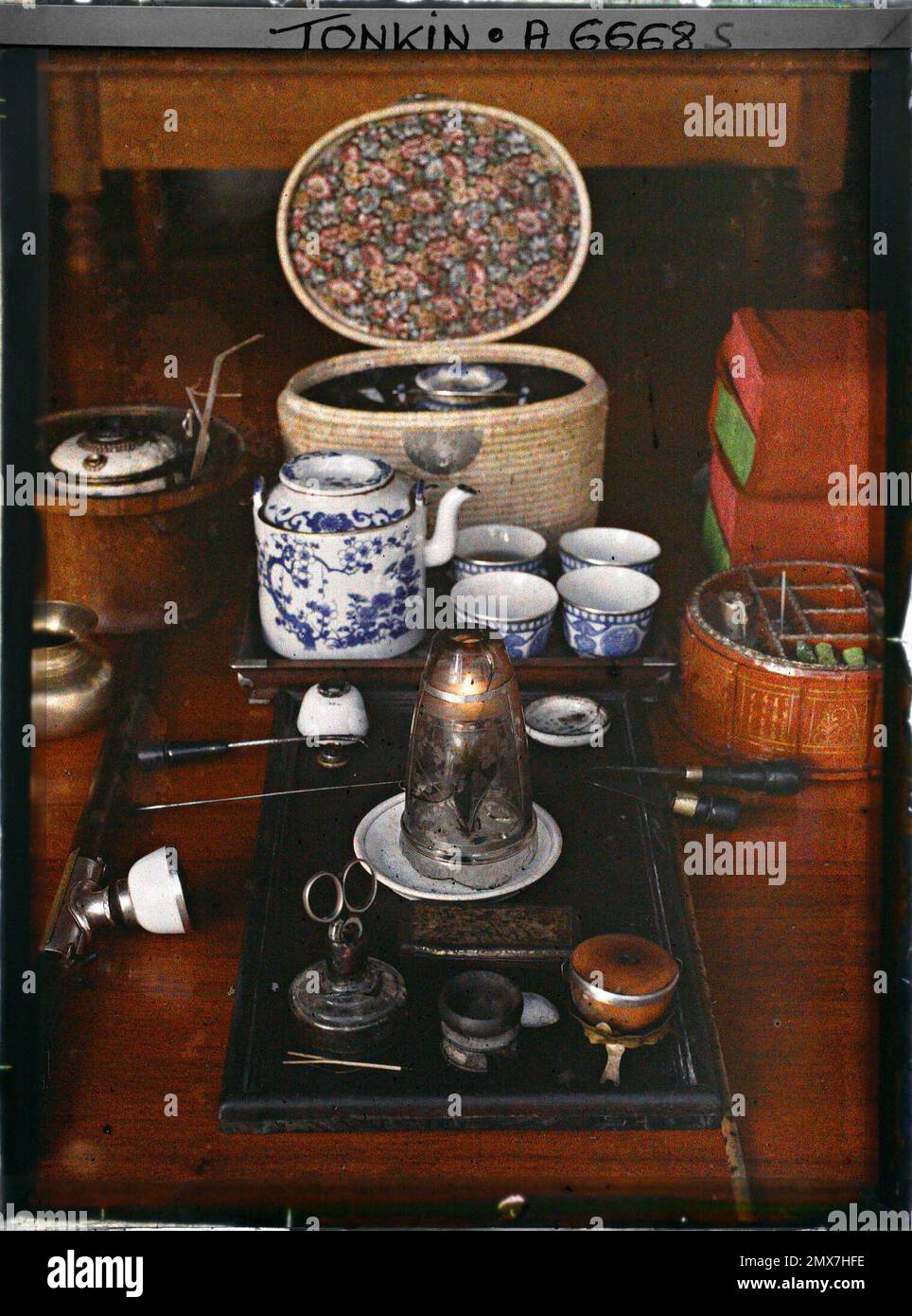 Fumeurs opium hi-res stock photography and images - Alamy