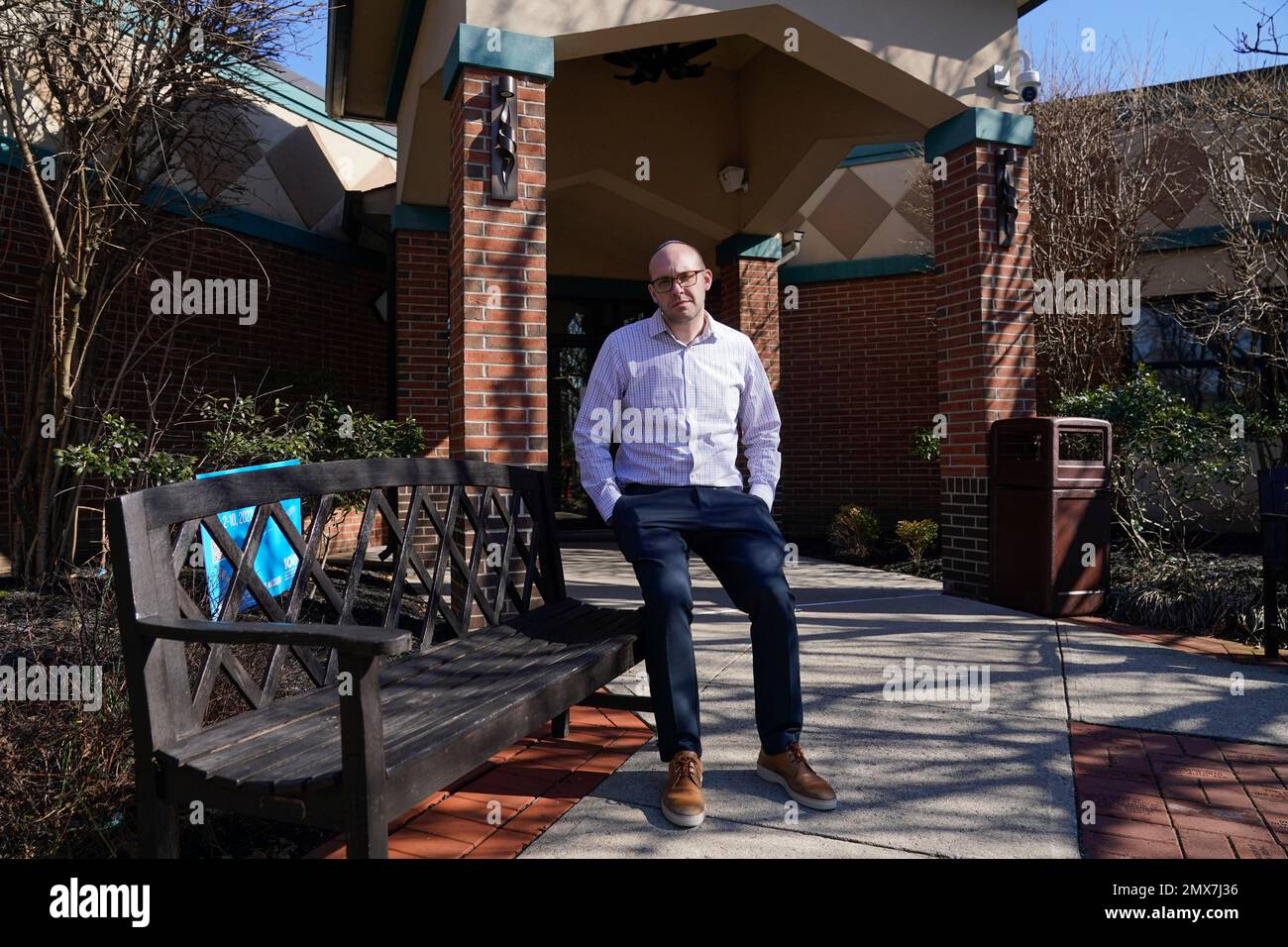 Rabbi Marc Katz poses for a pictures in front of his synagogue, Temple ...