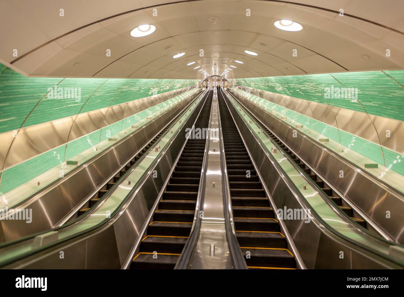 Escalators grand central station new hi-res stock photography and ...