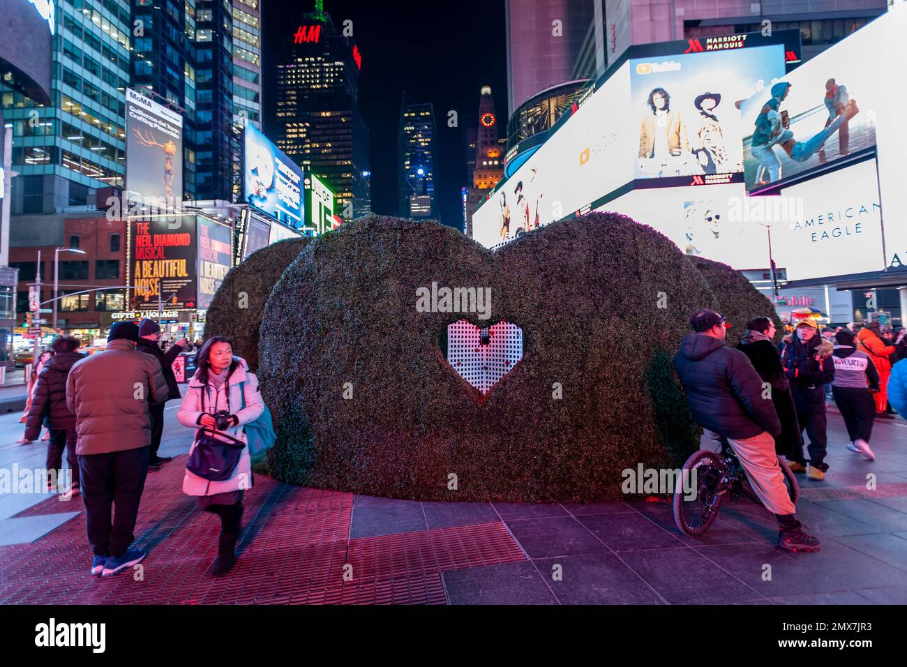 Tourists crowd “Love's h|Edge”, the winner of the 15th Annual Times ...