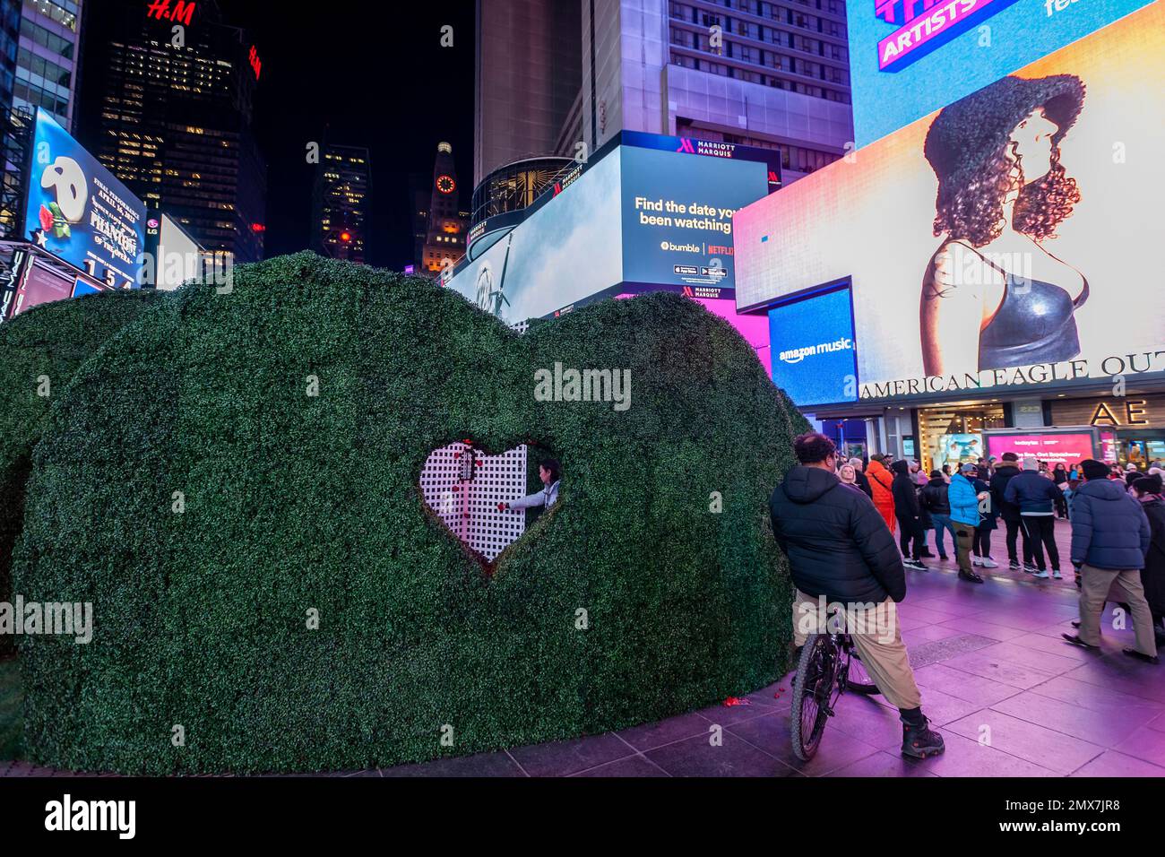Tourists crowd “Love's h|Edge”, the winner of the 15th Annual Times ...