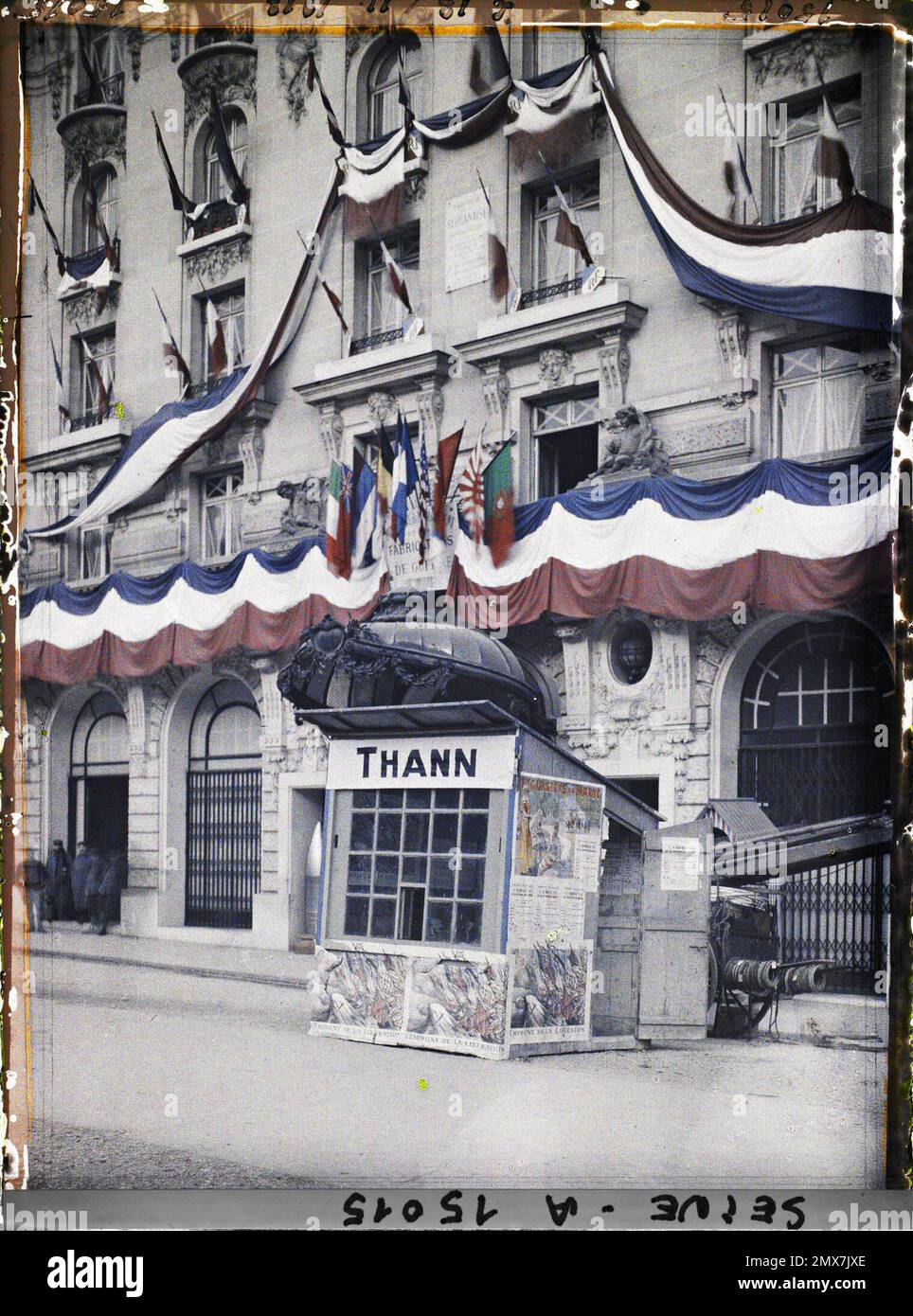Paris (VIIIE arr.), France Baraque de l 'borrow and pavilies at 74 ...
