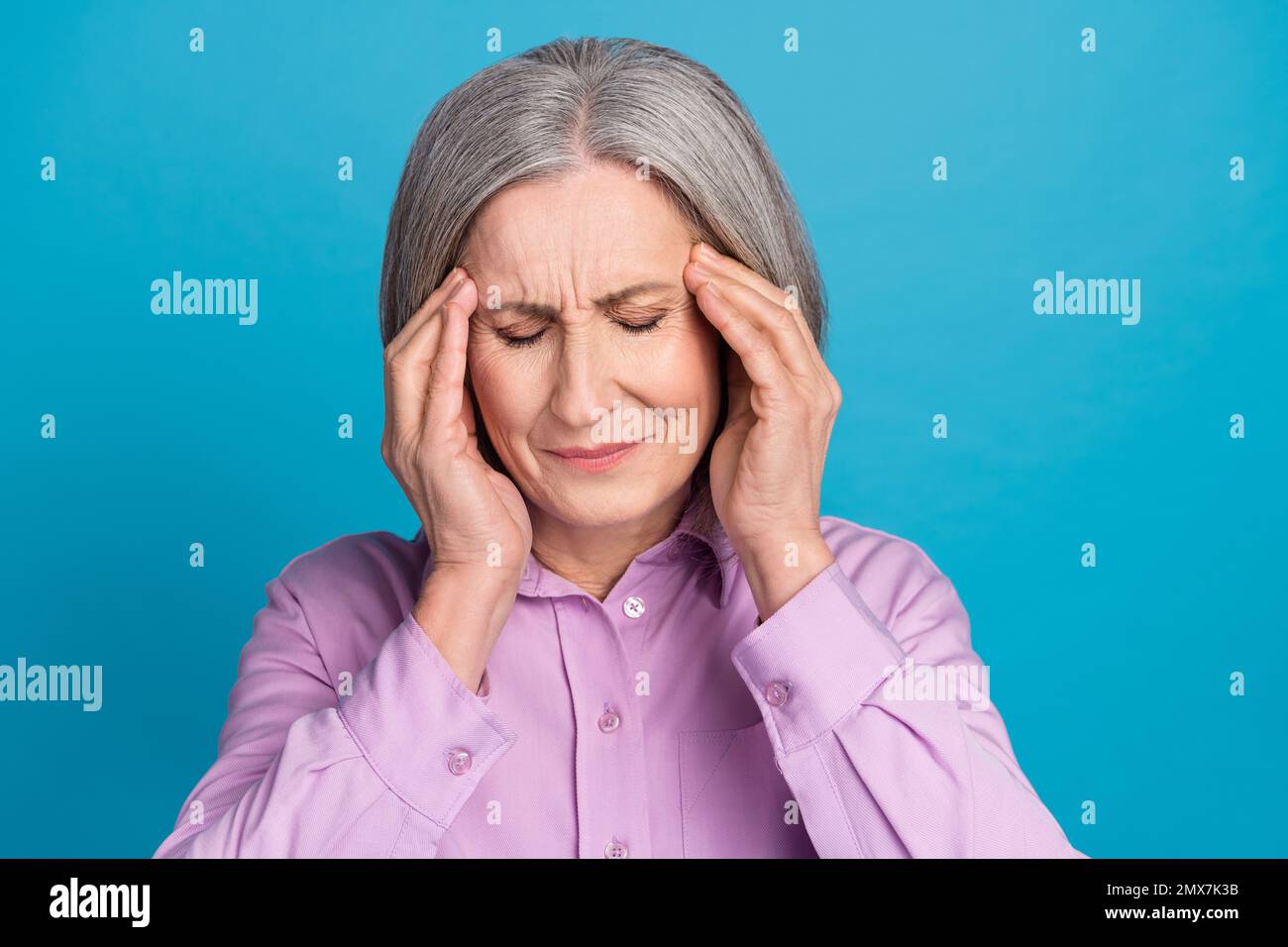 Photo portrait of retired old aged business lady bob grey hair ...
