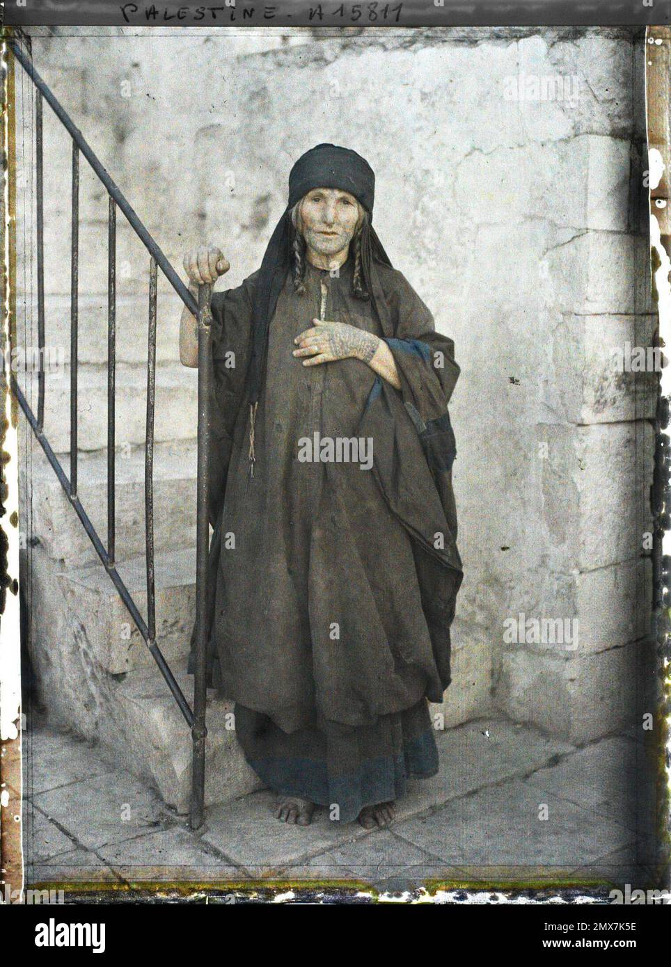 Jerusalem, Palestine Woman of AS-Salt tattooed at Indigo , 1918 - Near ...