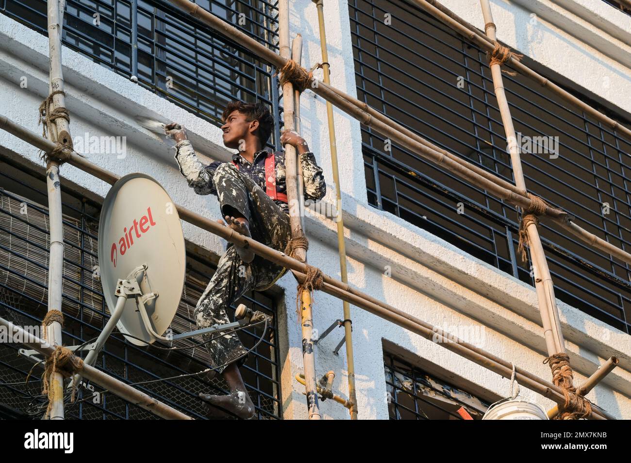 INDIA, Mumbai, apartment tower under renovation, bamboo scaffold ...