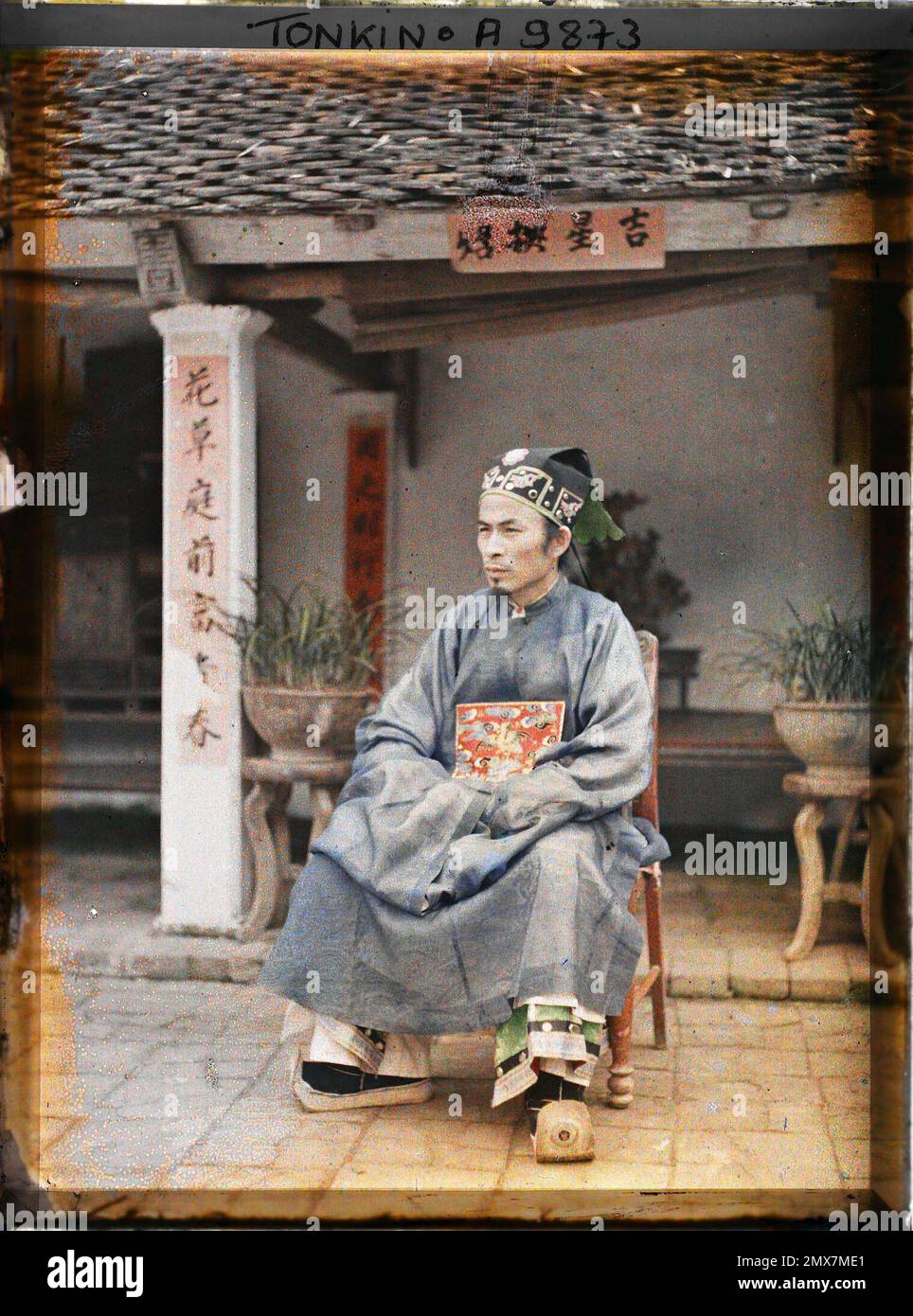Mandarins mayor of village ceremonial clothes hi-res stock photography ...