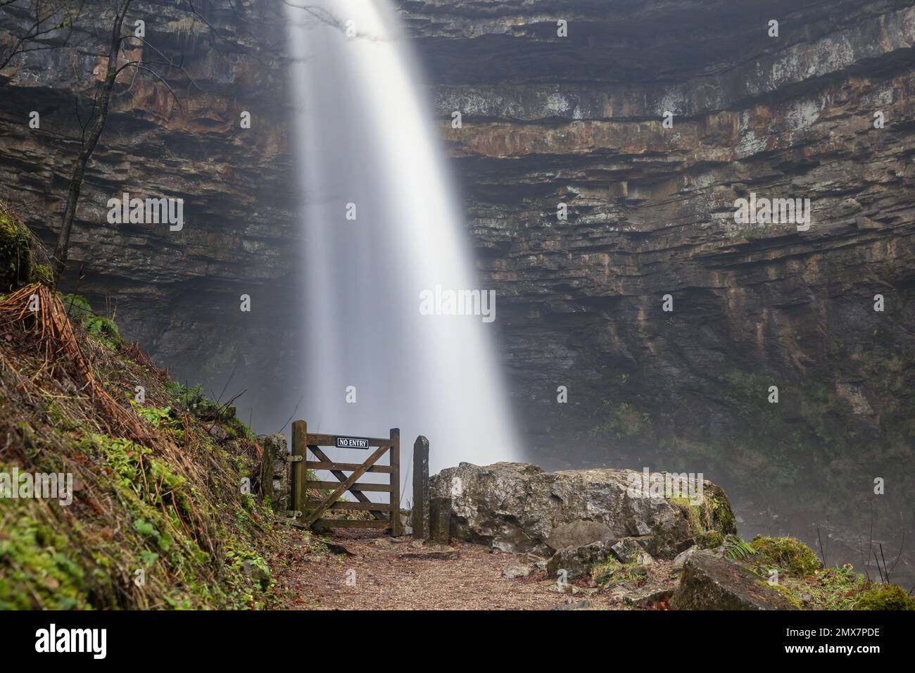 Hardraw Force Waterfall England`s largest single drop waterfall, a ...