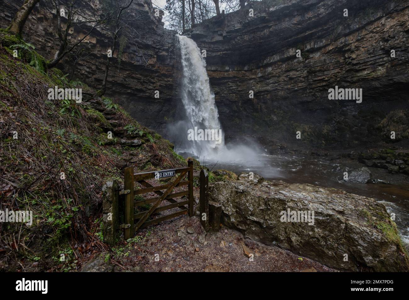 Hardraw Force Waterfall England`s largest single drop waterfall, a ...