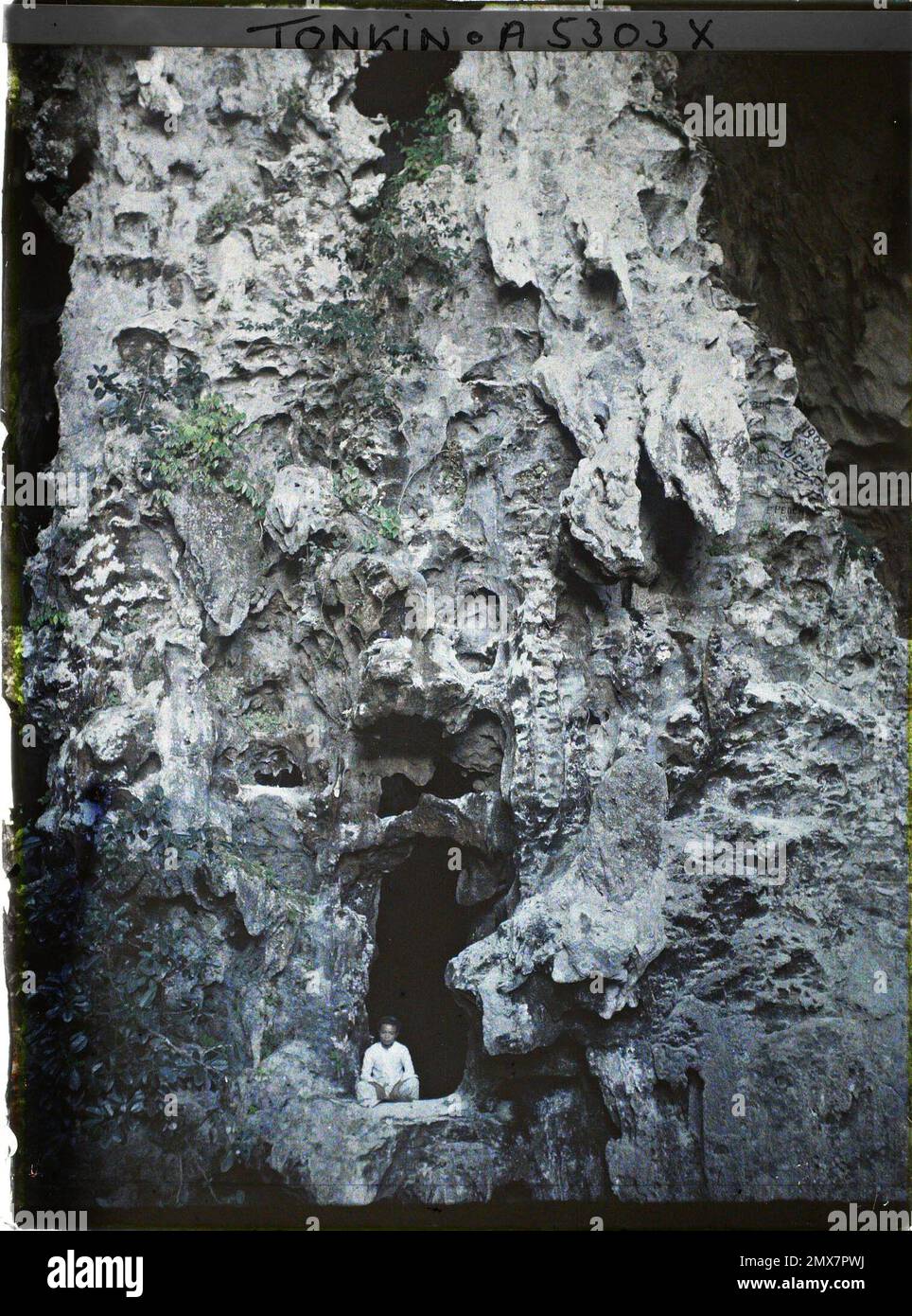 Bay of Ha-Long, province of Quang-Yen, Tonkin, Indochine the interior ...