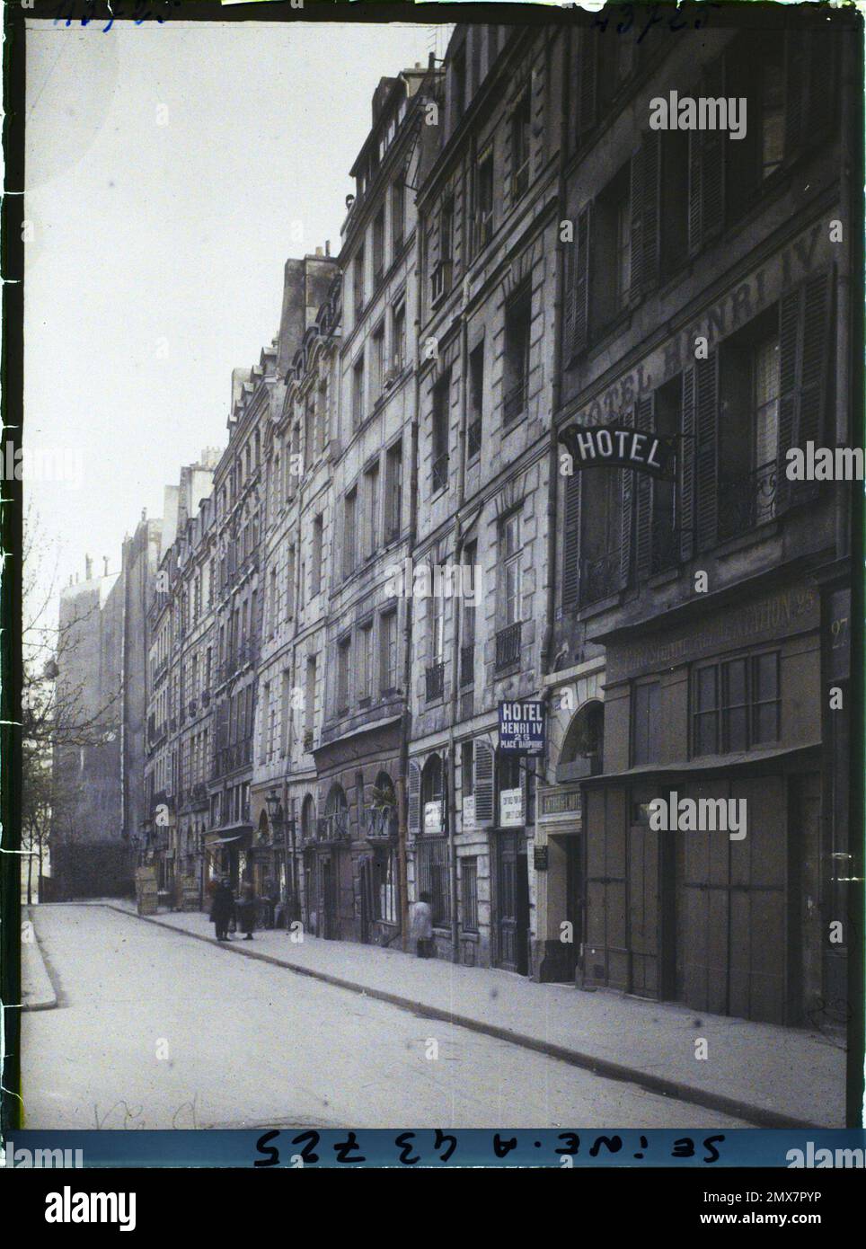 Paris (1st arr.), France one side of Place Dauphine Stock Photo - Alamy