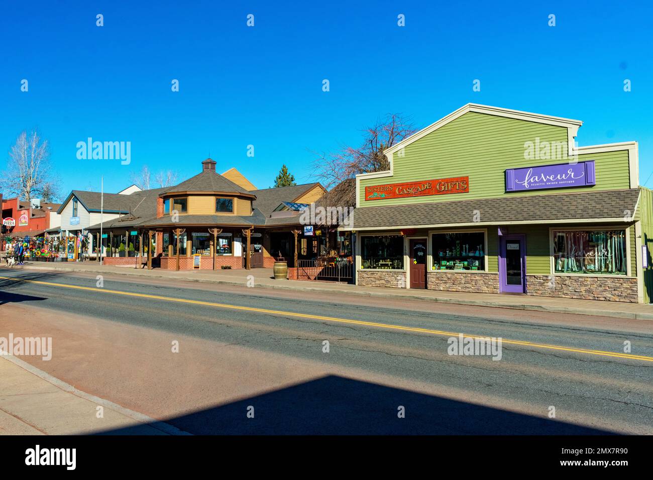 Sisters, Oregon USA - 12 MAR 2022: Downtown Sisters Stock Photo - Alamy