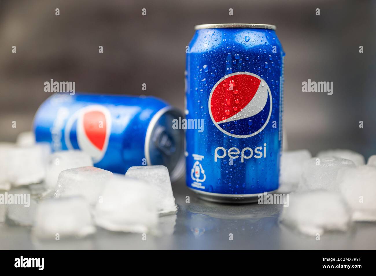 Pepsi can ice hi-res stock photography and images - Alamy