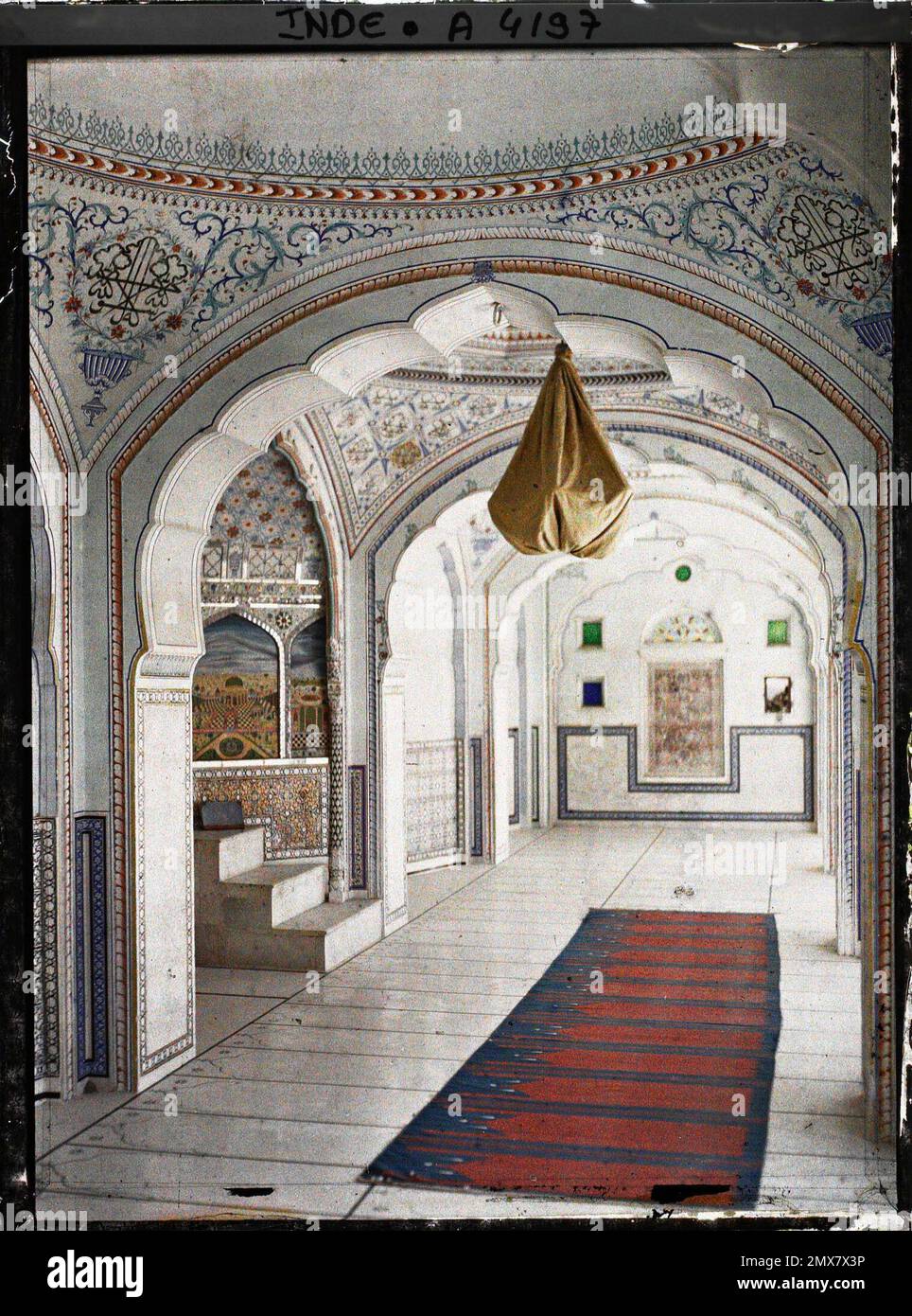 Jaipur, indoor mosque indes; On the left, partial view of the mihrab ...