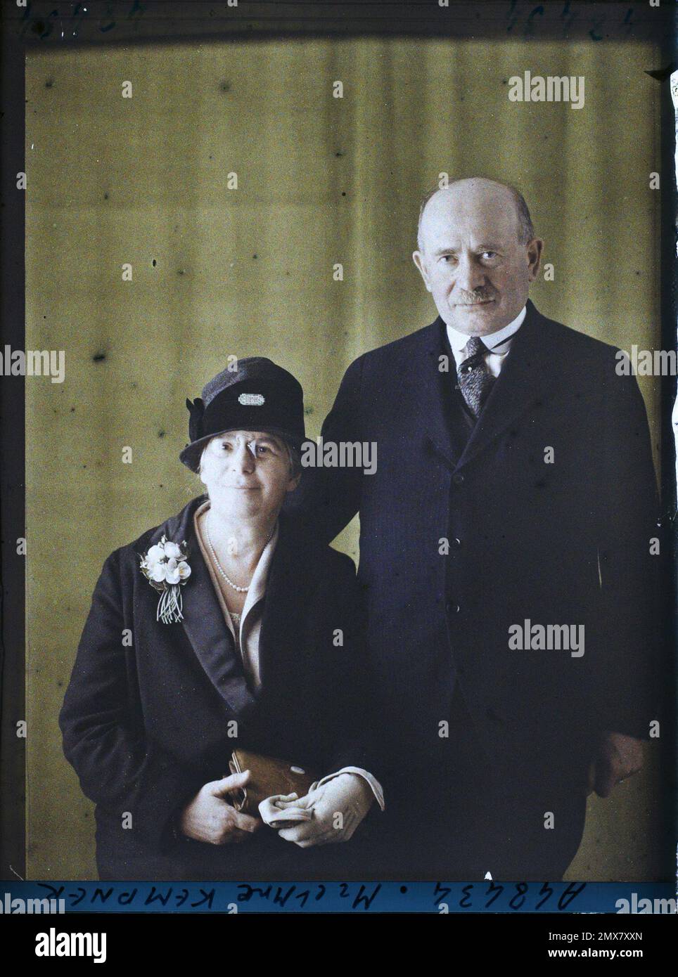 Woman shipwrecked image group portrait family flower hairstyle hi-res ...