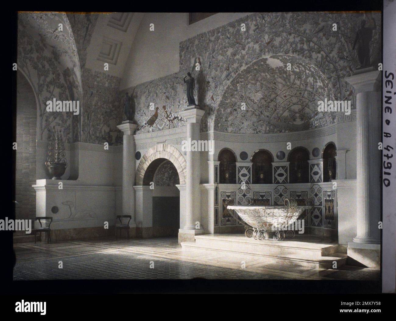 Paris (VIIIE arr.), France The exhibition of decorative arts, Italy ...