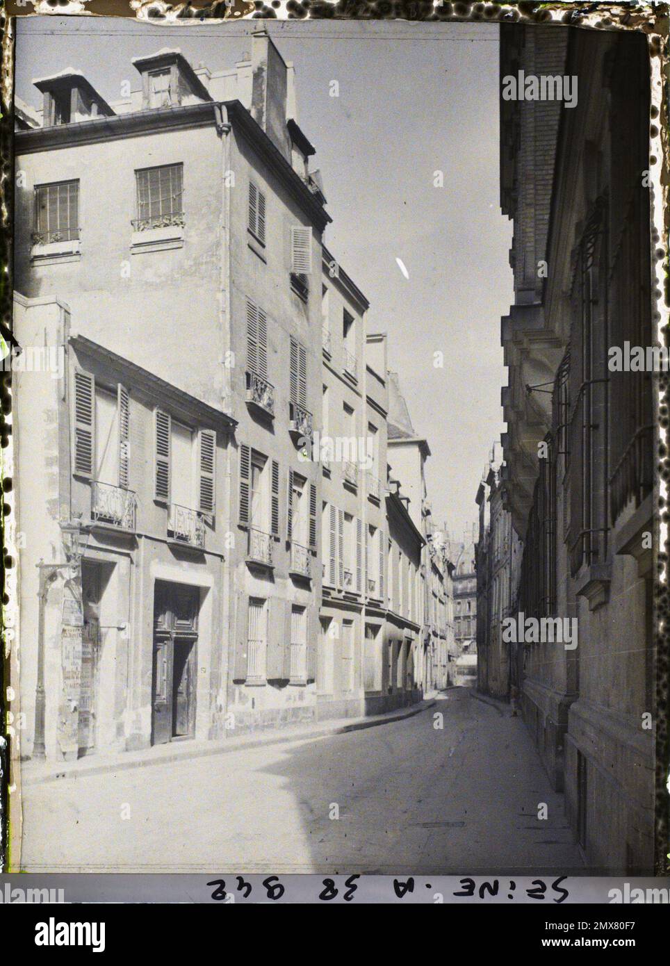 Paris (Arr.), France rue Suger Stock Photo - Alamy