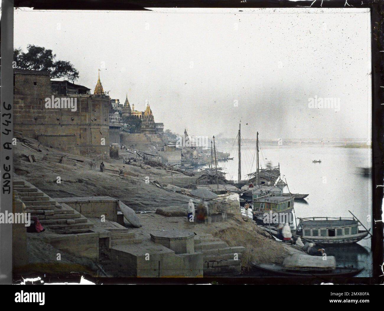 Les ghats benares hi-res stock photography and images - Alamy