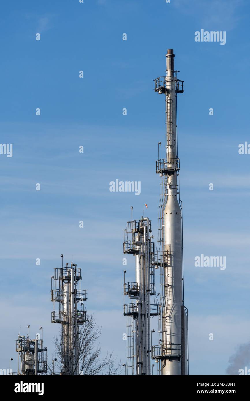 A light ends tower (left) and an FCCU Scrubber (right) in an oil ...
