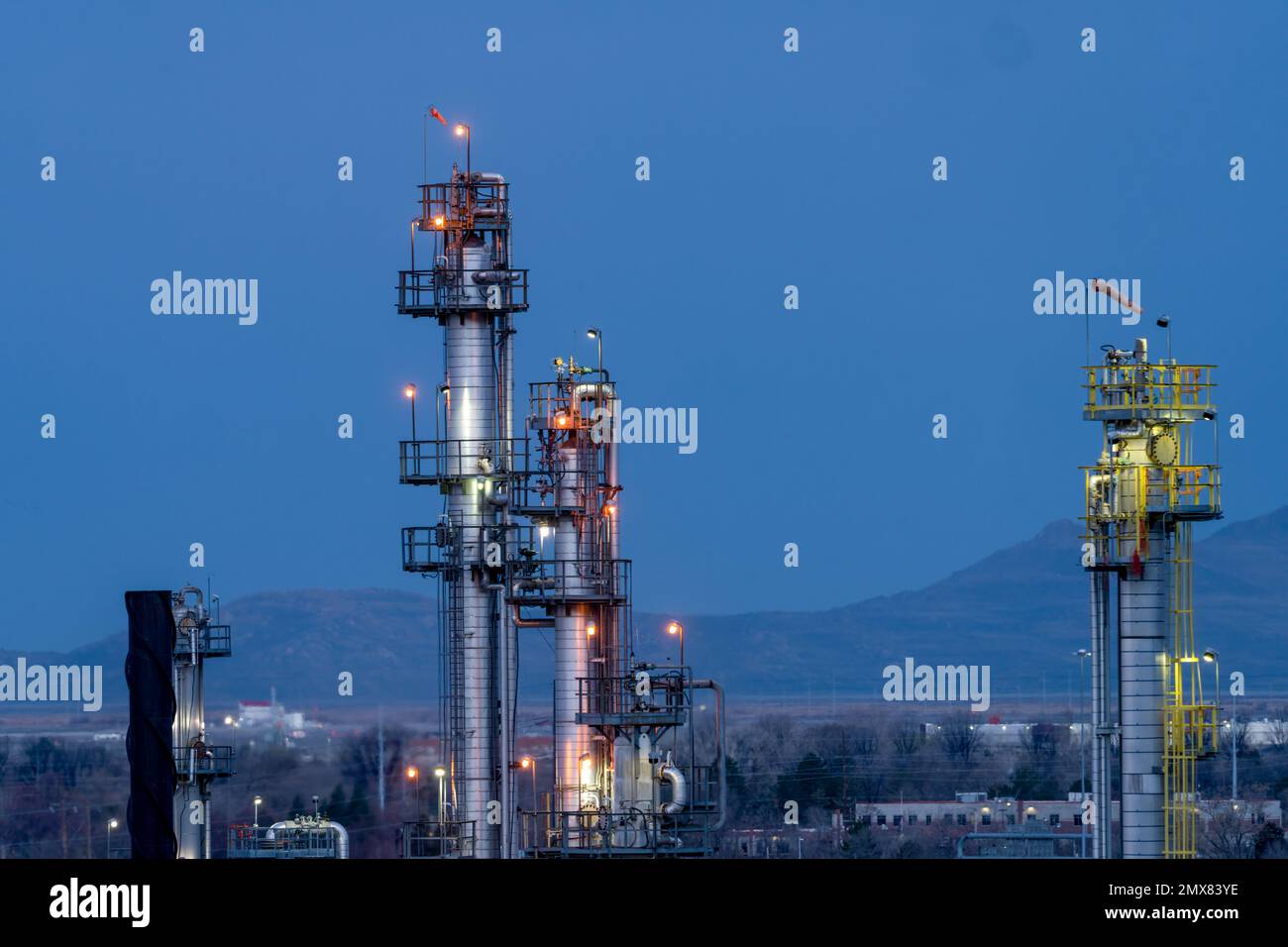 Fractionation tower hi-res stock photography and images - Alamy