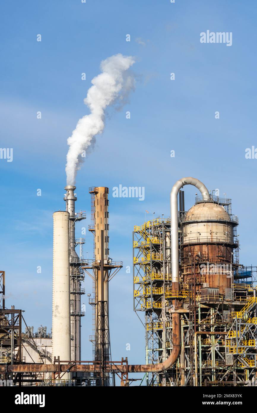 Fluid catalytic cracking unit hi-res stock photography and images - Alamy