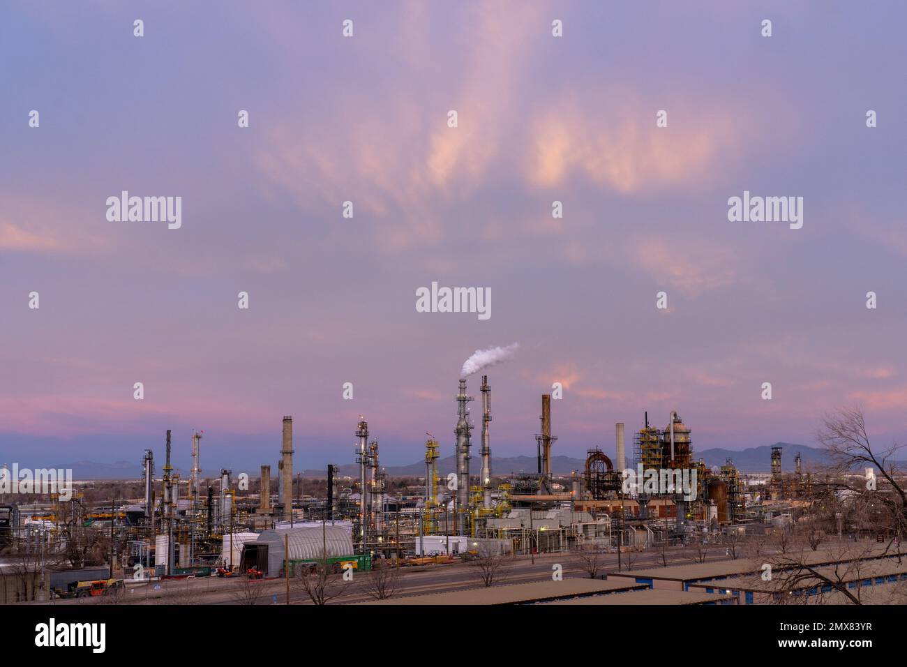 Fractionation tower hi-res stock photography and images - Alamy