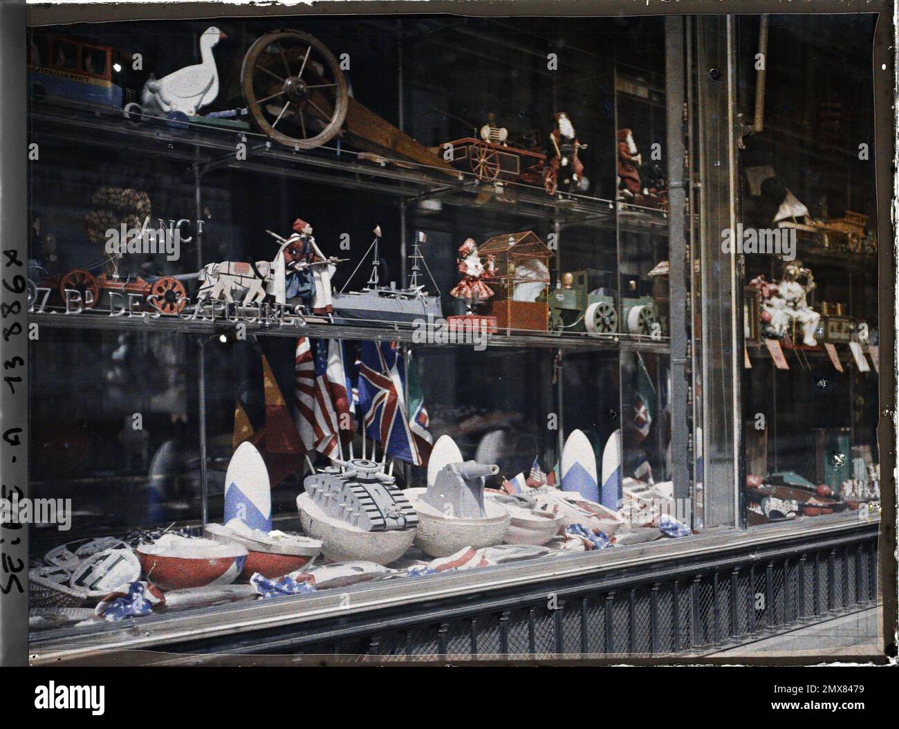 Paris (1st arr.), France The dwarf toy store, rue St Honoré Stock Photo ...