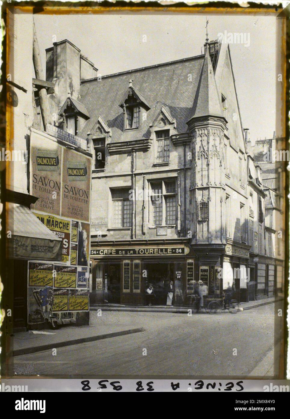 Paris (III arr.), France The turret of the Hotel Hotel at the angle of ...