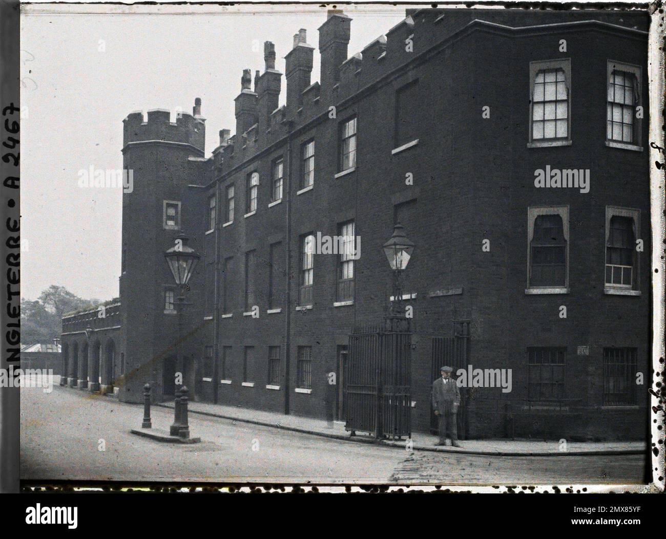 London, England A side entrance to the Palais Saint-James , 1913 ...