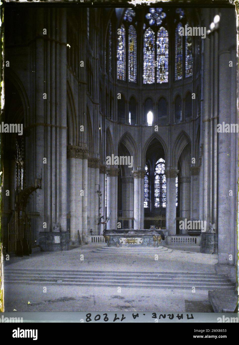 Reims cathedral interior choir hi-res stock photography and images - Alamy