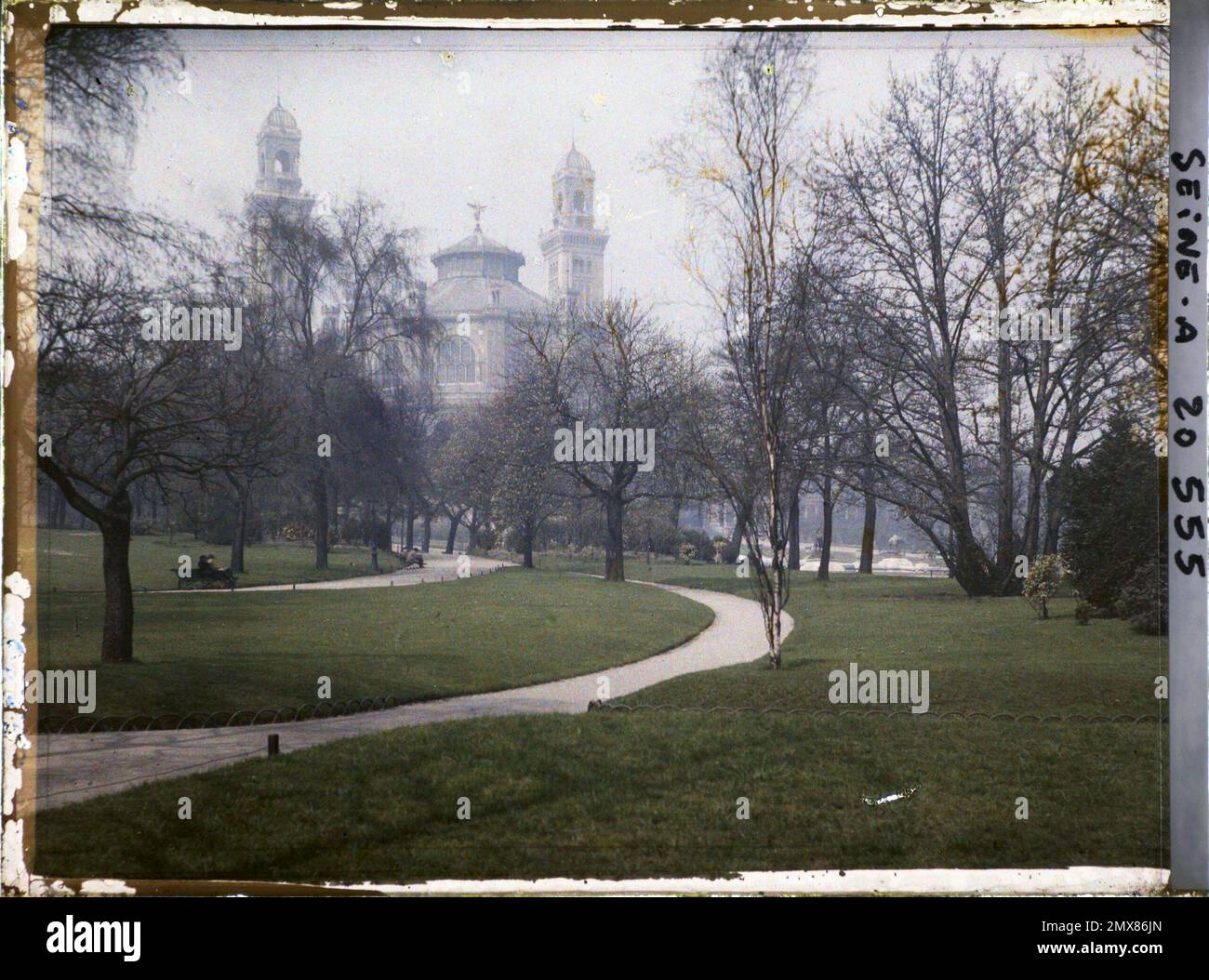 Paris (16th arr.), France Le Jardin du Trocadéro (from the colonnade ...