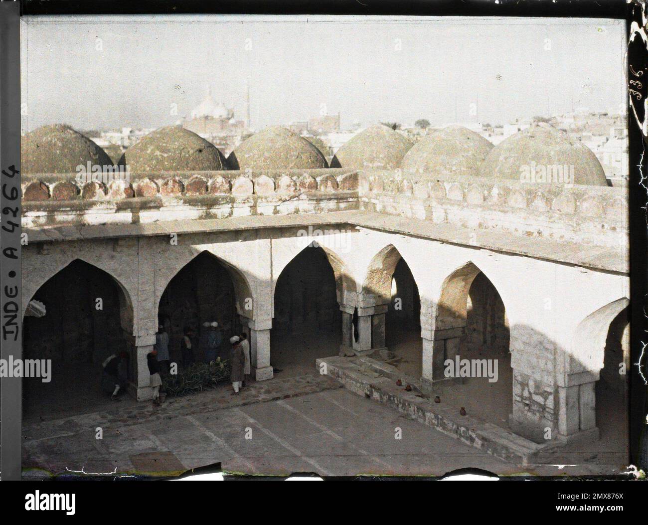 Delhi, Indies the court of the black mosque (Kalan or Kali Masjid) seen ...
