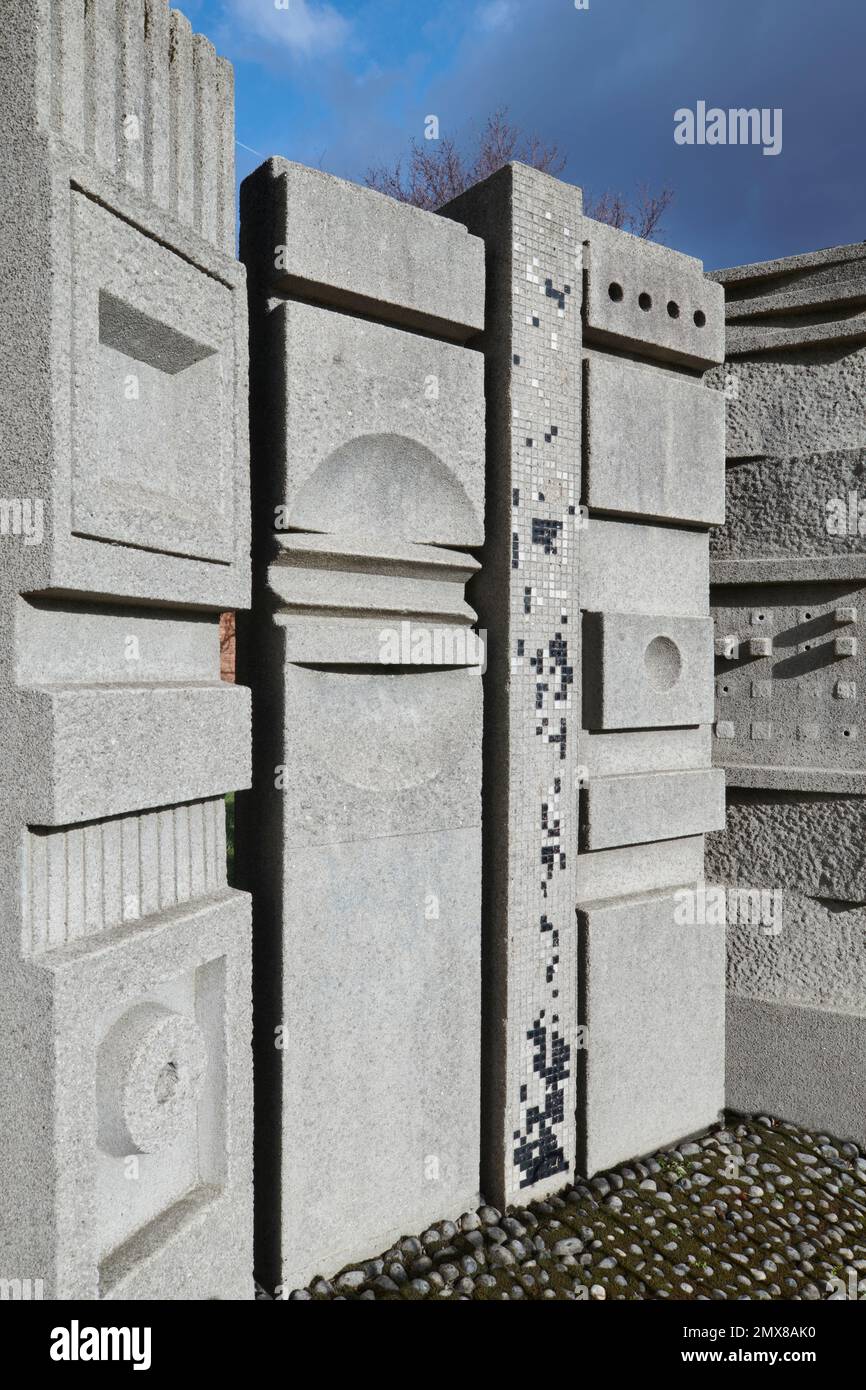 Sculptured Wall made by artist Fred Millett in 1965, Raglan Estate ...