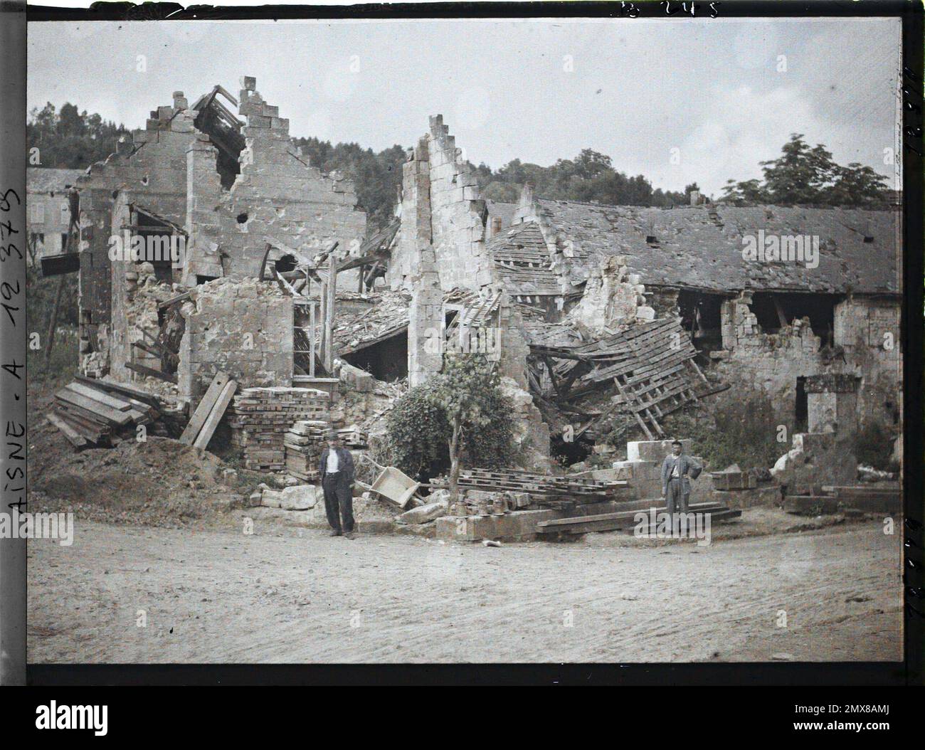 Home ruins bombing habitat architecture first world war france hi-res ...