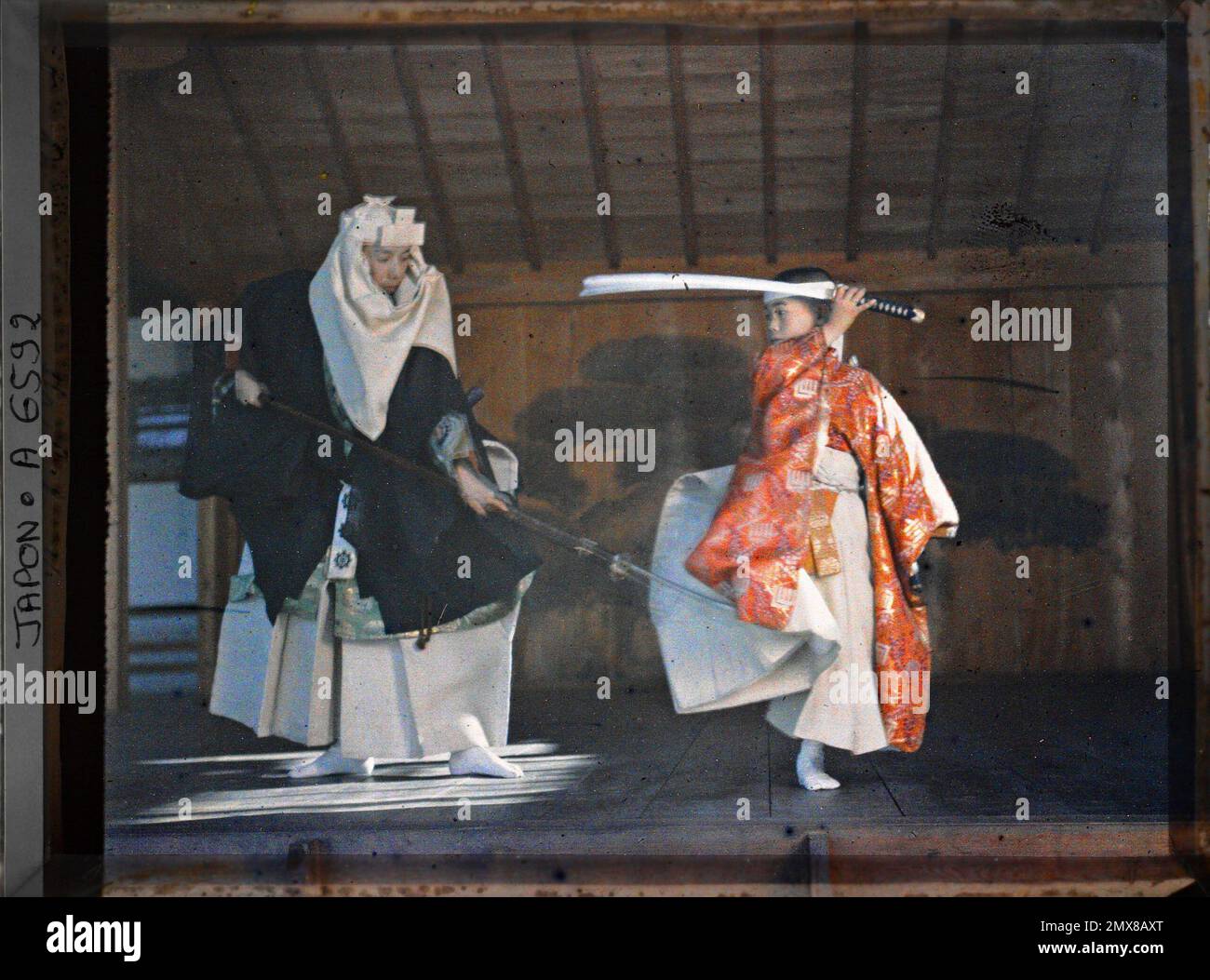 Kyoto, Japan theater Nô: fight between Benkei and Minamoto Yoshitsune ...