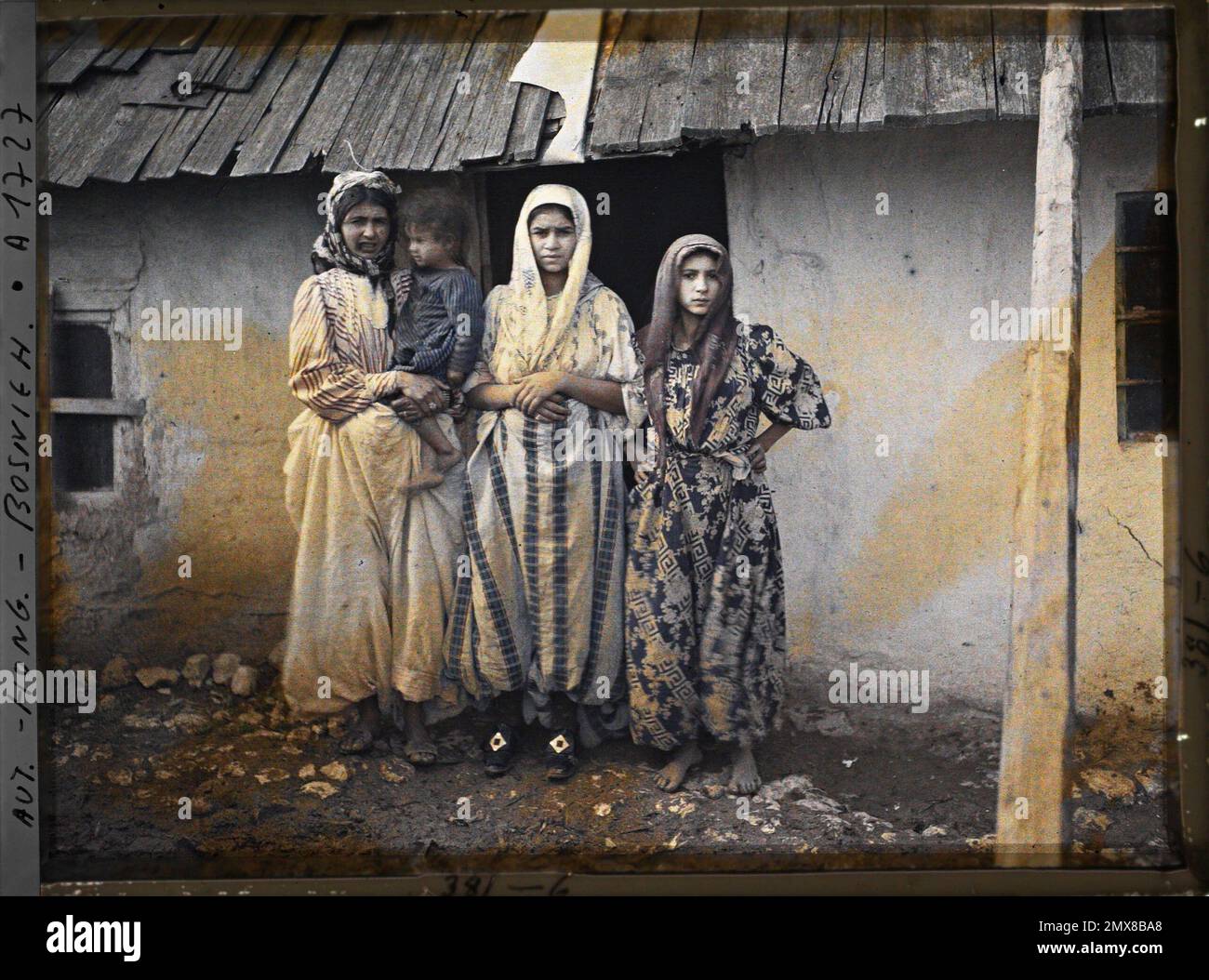 (French - ﻿Sarajevo , Bosnie-Herzégovine Femmes tziganes Stock Photo ...