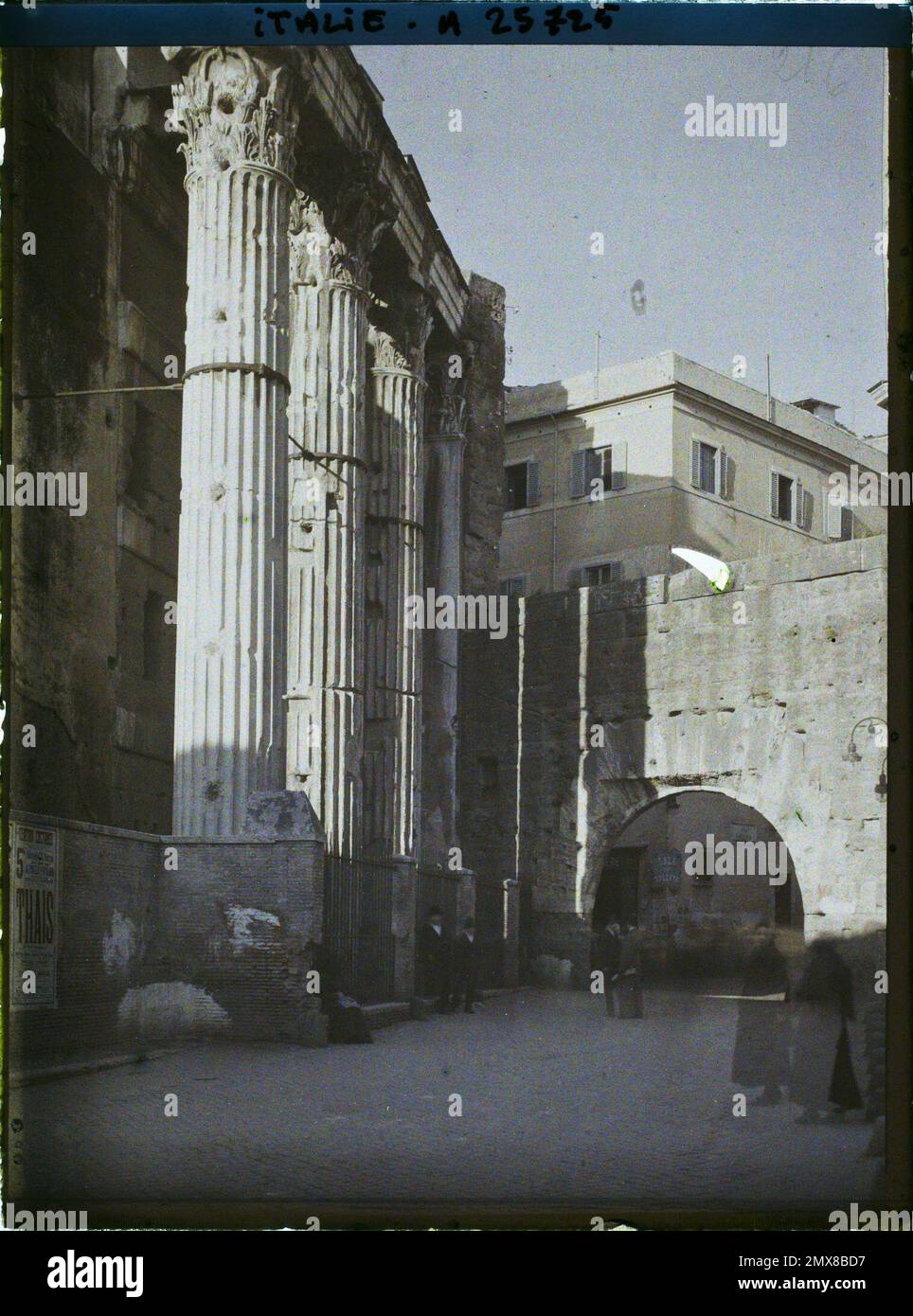 Archaeological vestige column antiquity habitat architecture a hi-res ...
