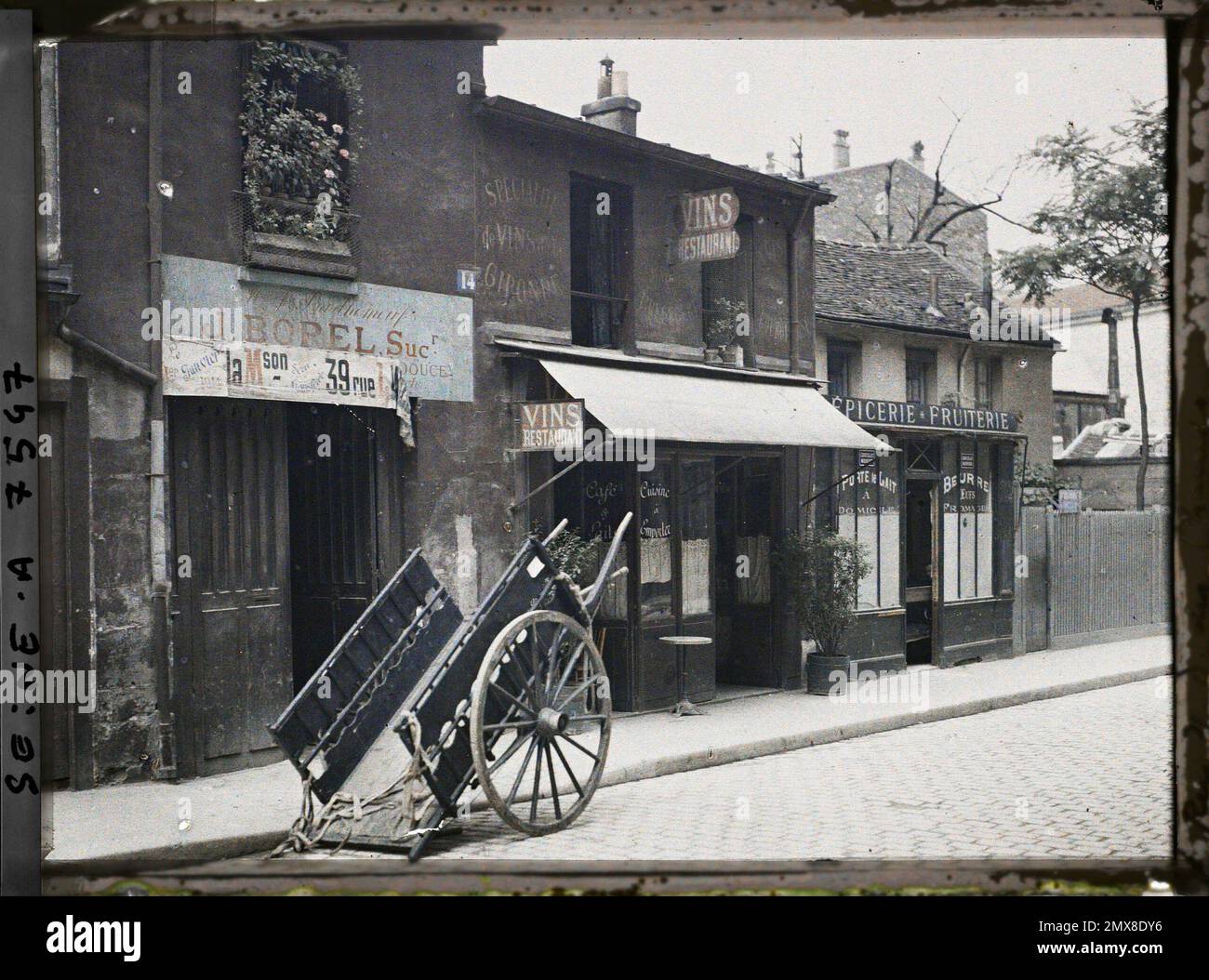 Paris (Arr.), France 14 rue du Montparnasse Stock Photo - Alamy