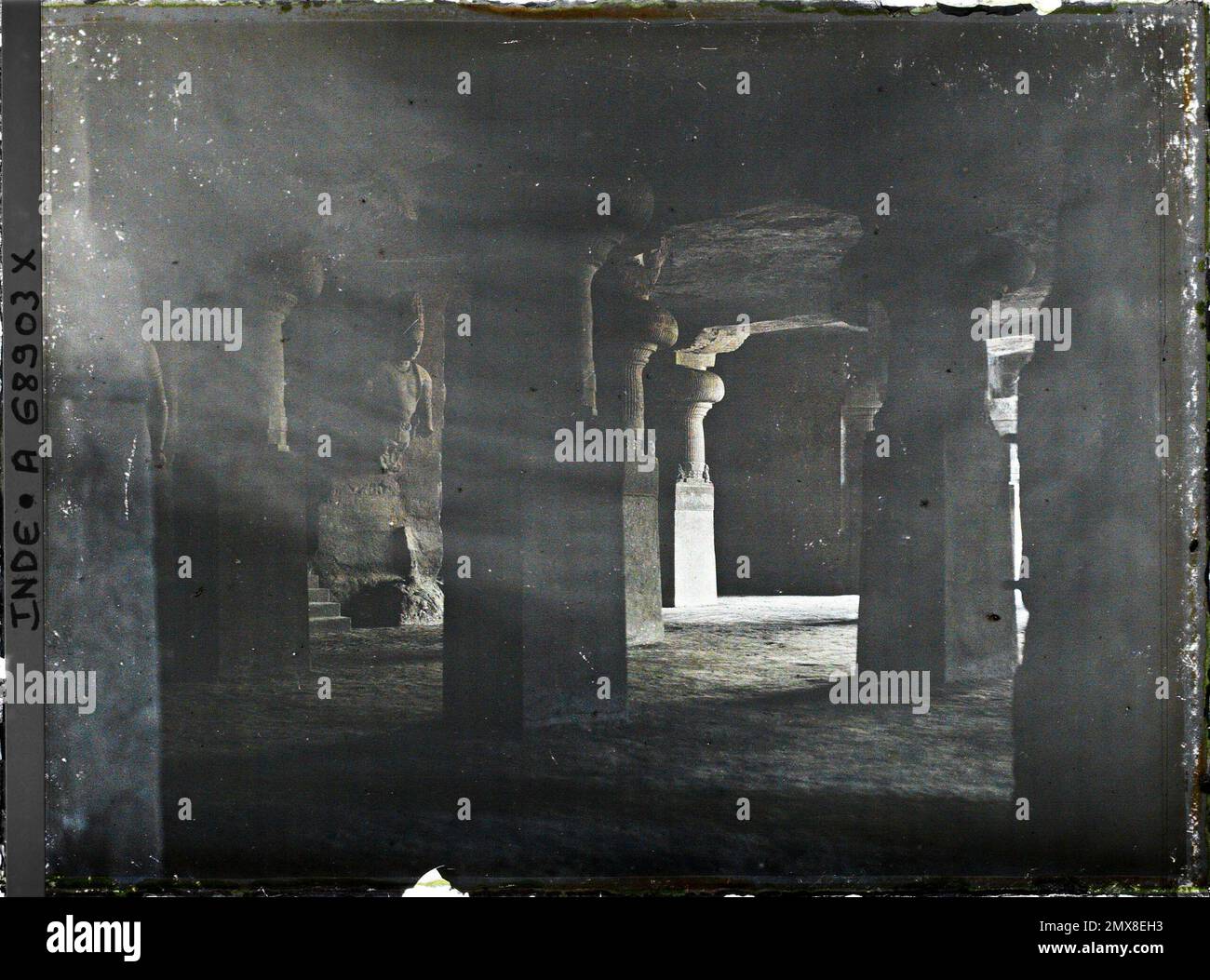 Eléphanta, Indies View of the Hindu Temple-Caven dedicated to Shiva and ...