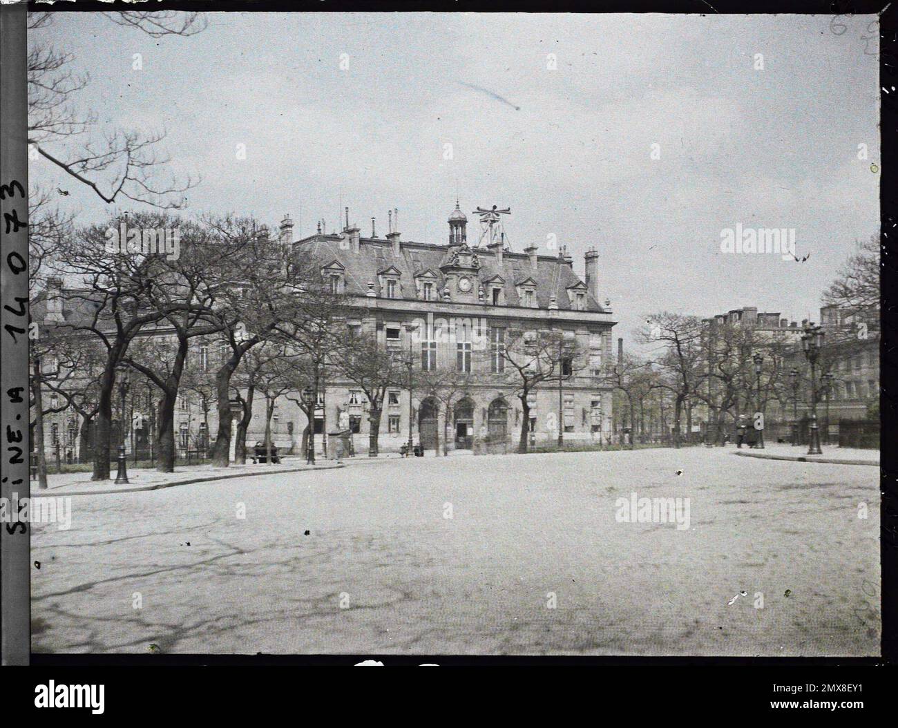 Paris (13th arr.), France The town hall of the 13th arrondissement with ...