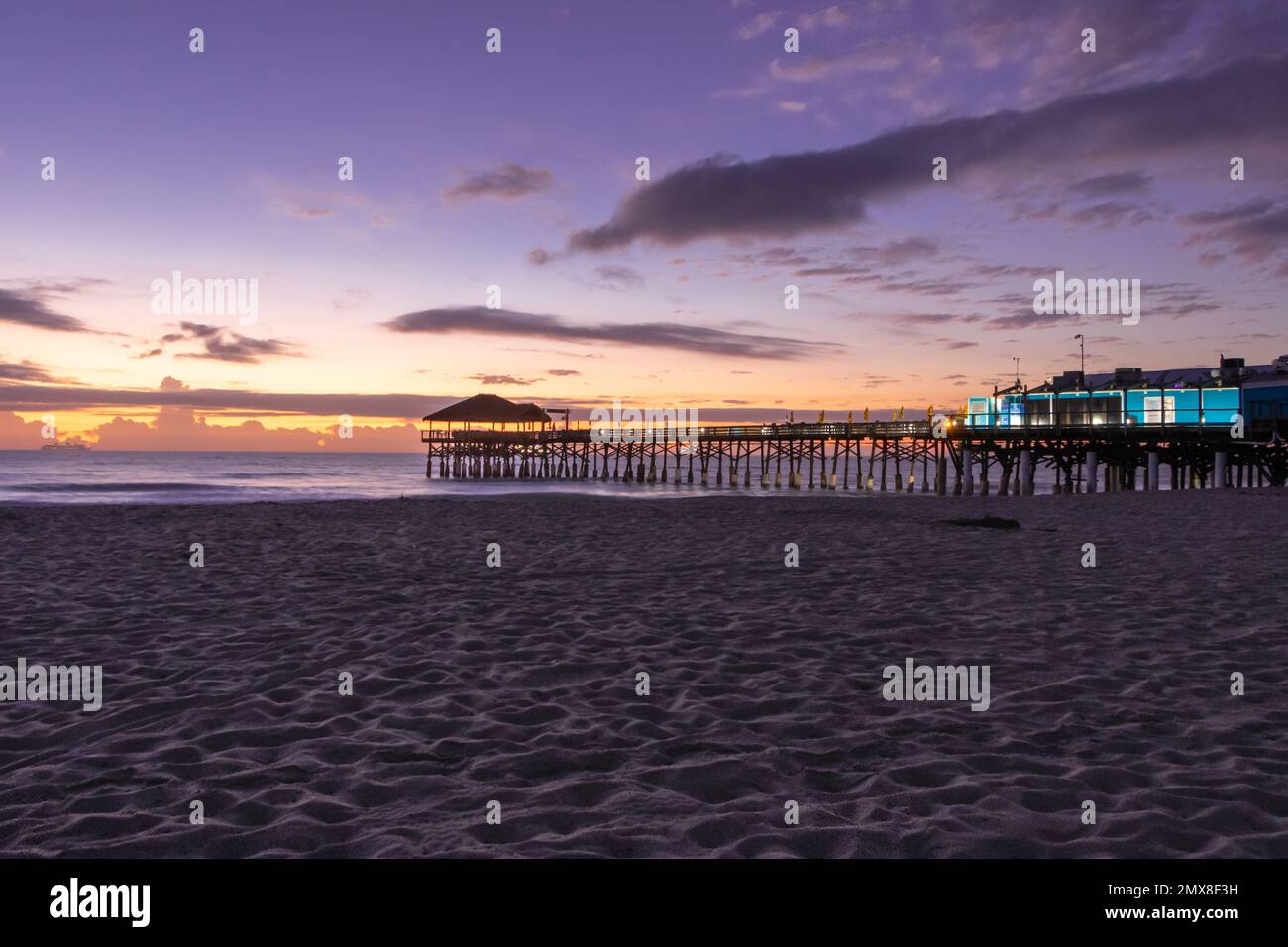 Beach sunrise Florida Stock Photo - Alamy