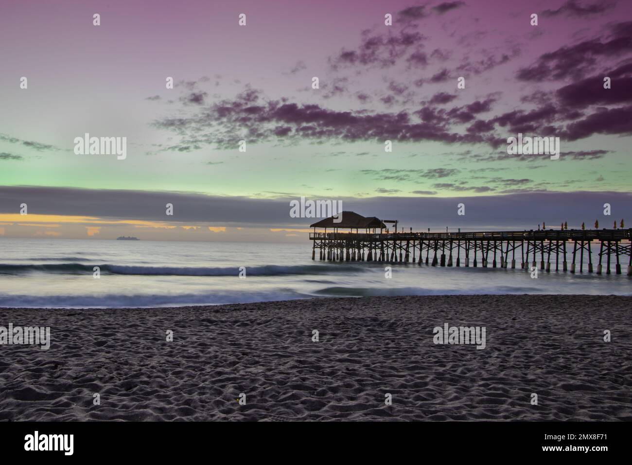 Beach sunrise Florida Stock Photo - Alamy