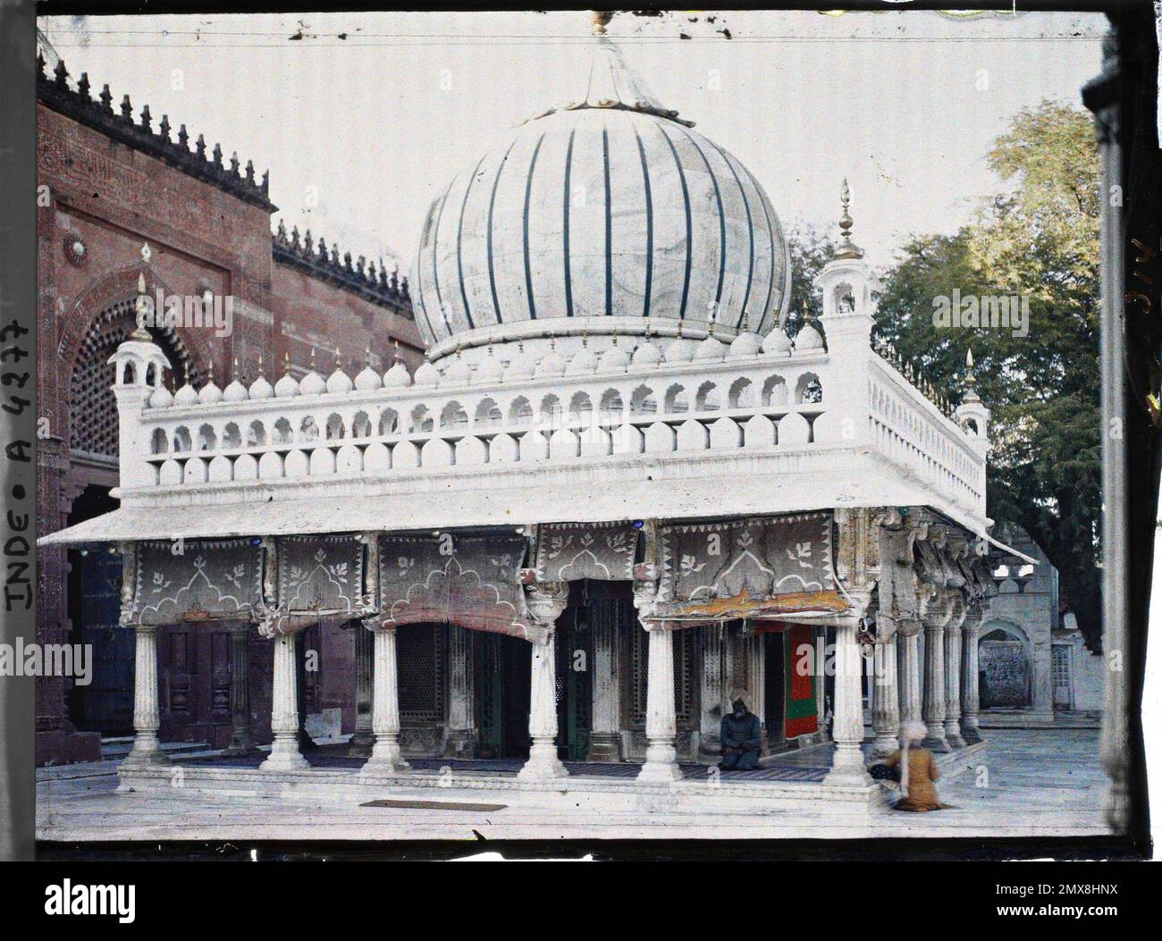 Delhi, Indies the Dargâh of Nizamuddin, Sufi sanctuary built on the ...