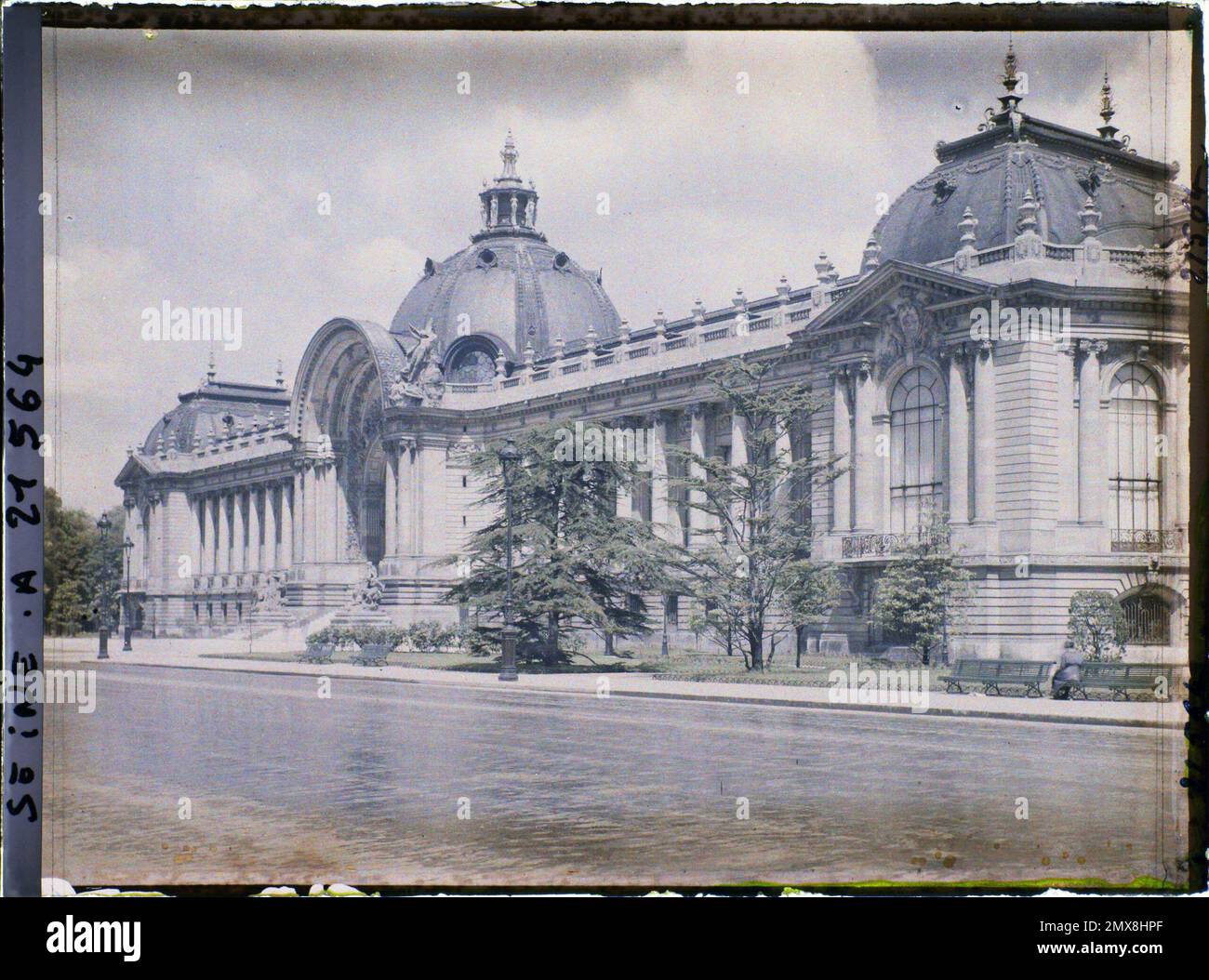 Floor reverbera museum public civil architecture column arc ar hi-res stock photography and ...